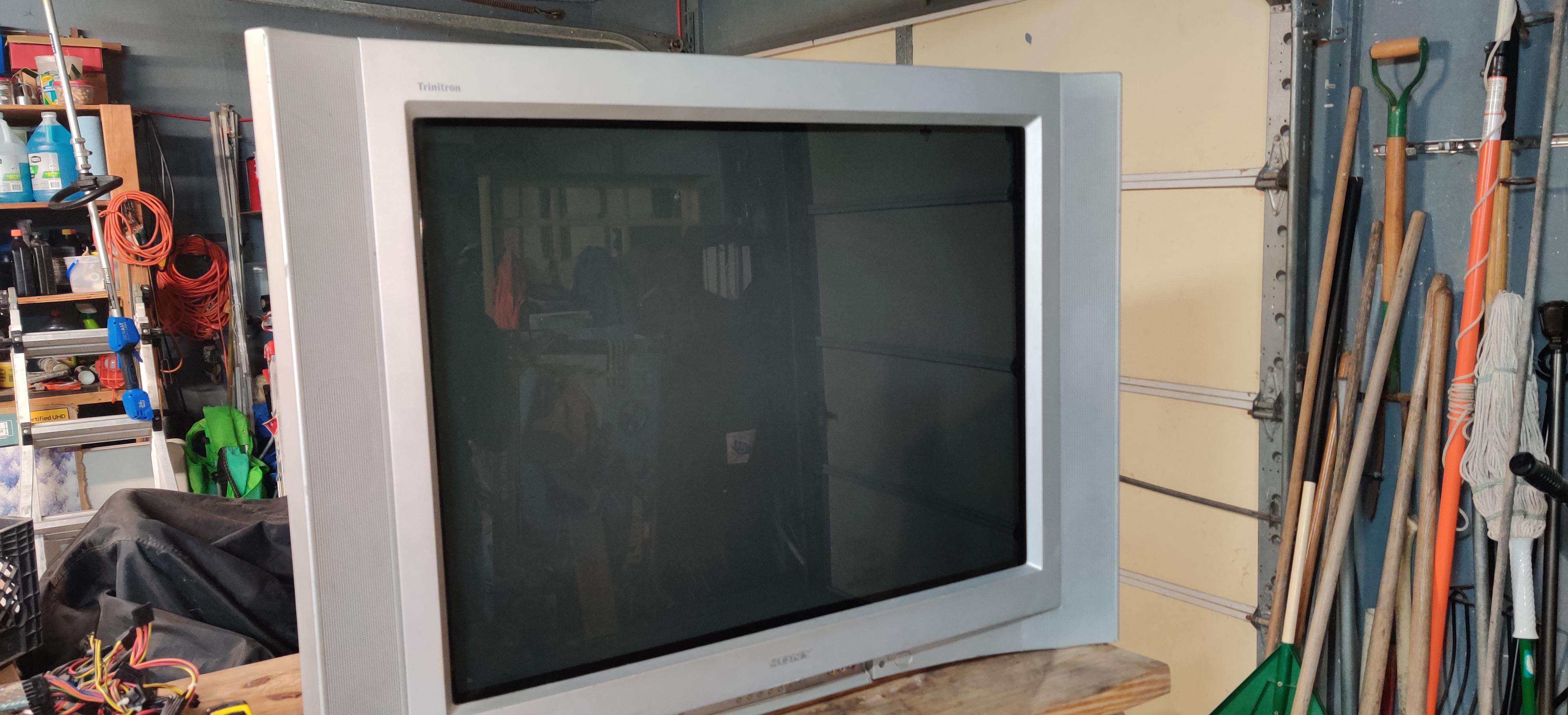 I just picked this baby up for $20. Sony Trinitron KV-36FS210. | Scrolller
