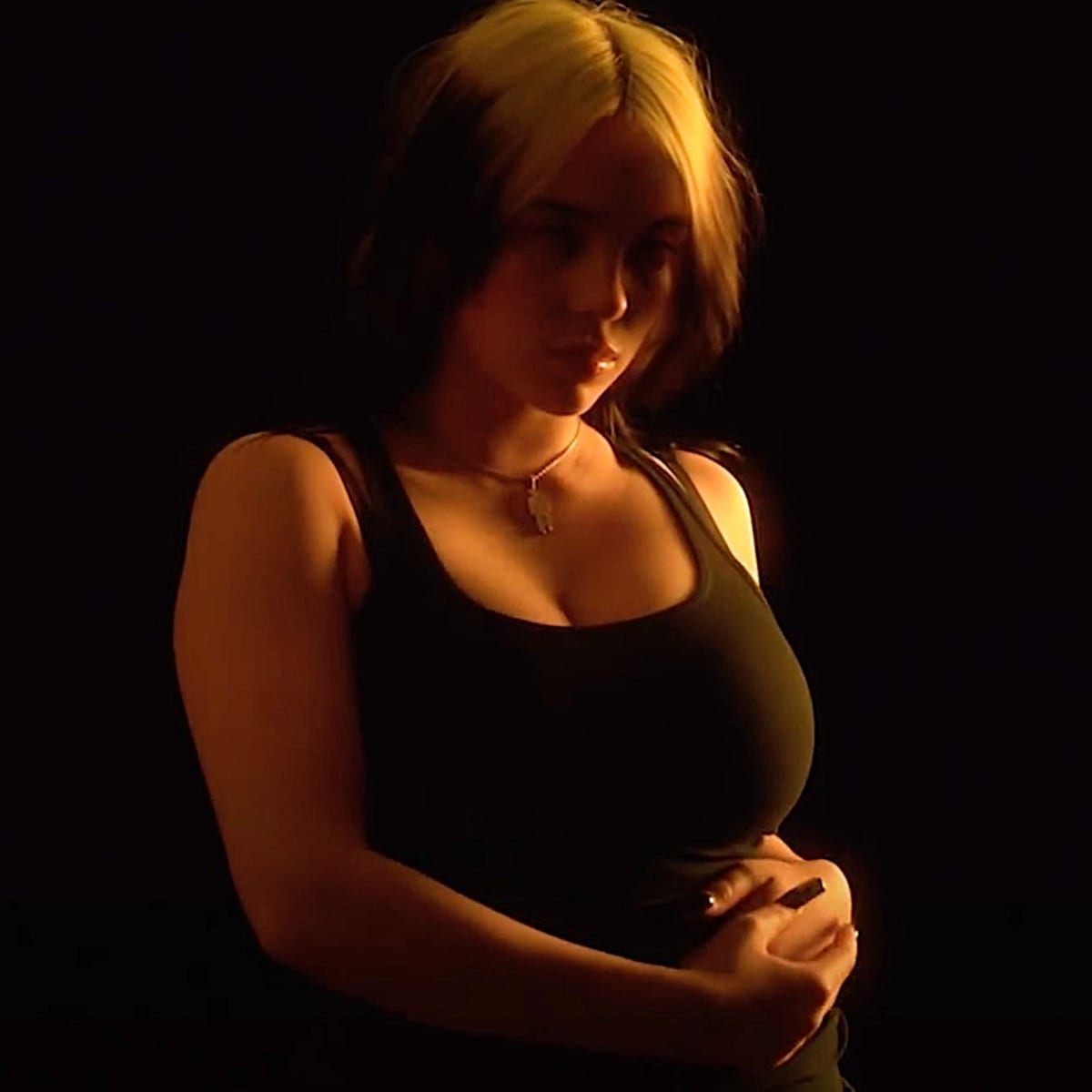 I just wanna slap my dick around on Billie Eilish's titties. | Scrolller