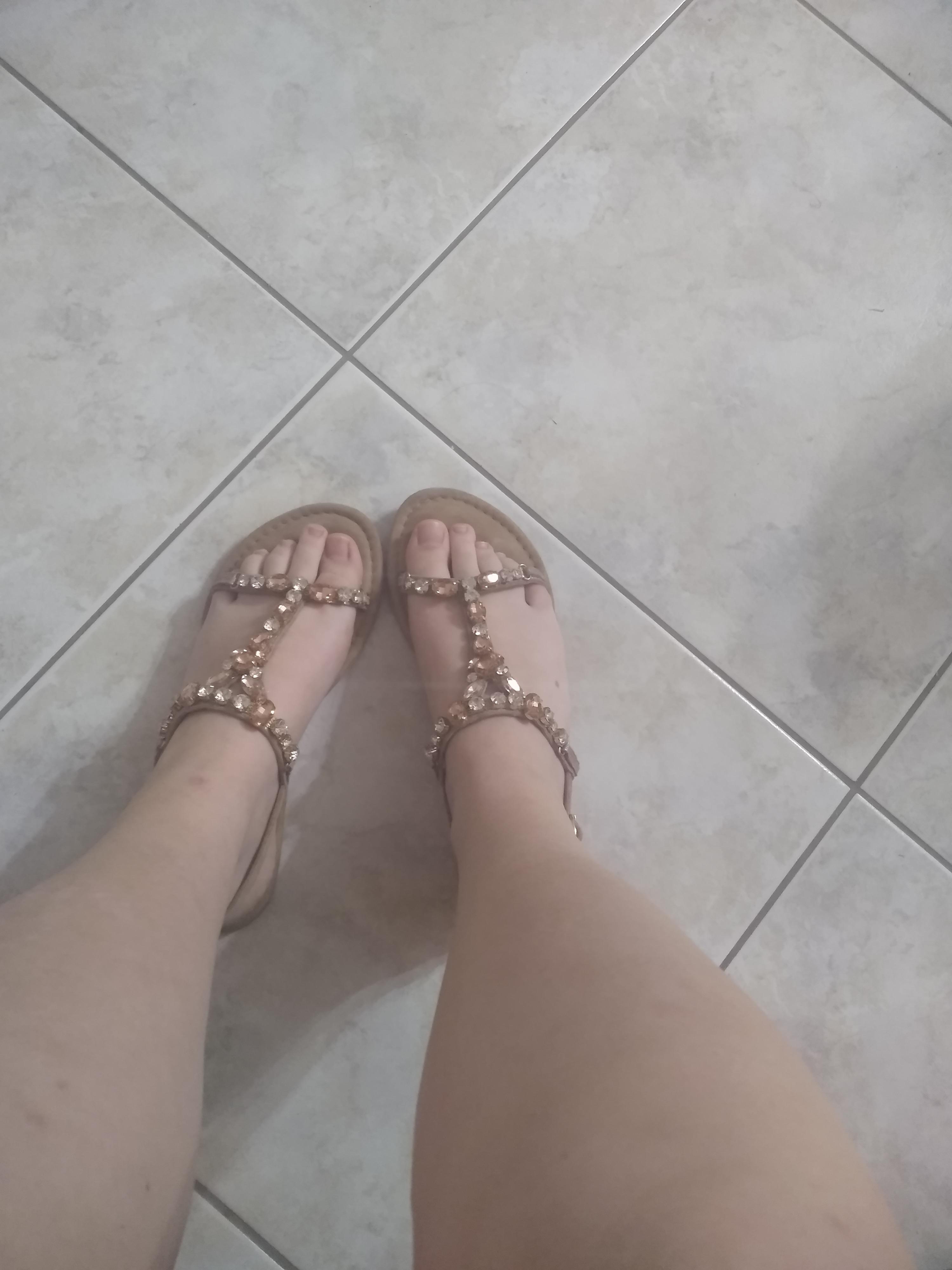 I like the way my feet look in these sandals | Scrolller