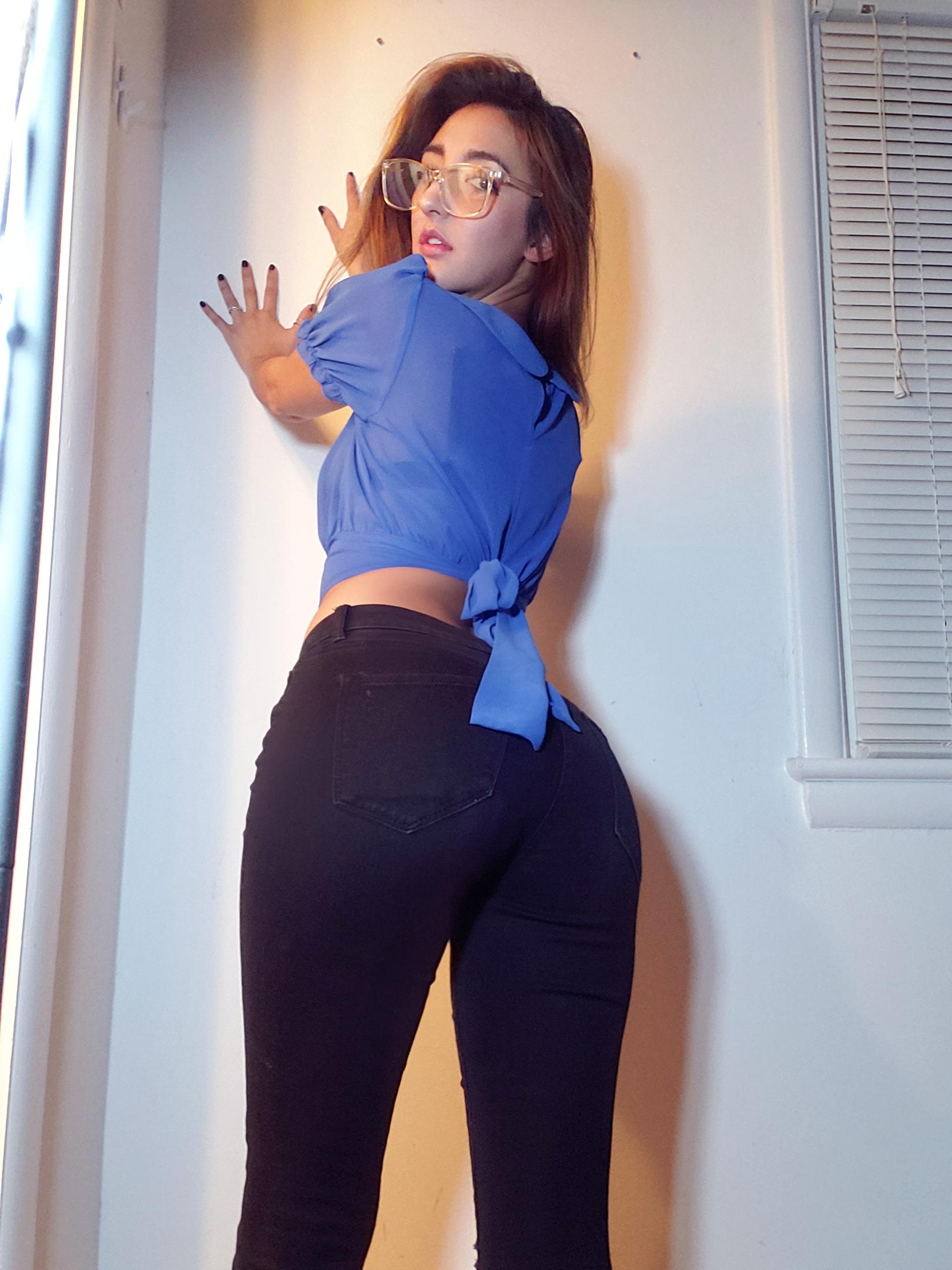 I look tall here (: but im 5'2 | Scrolller