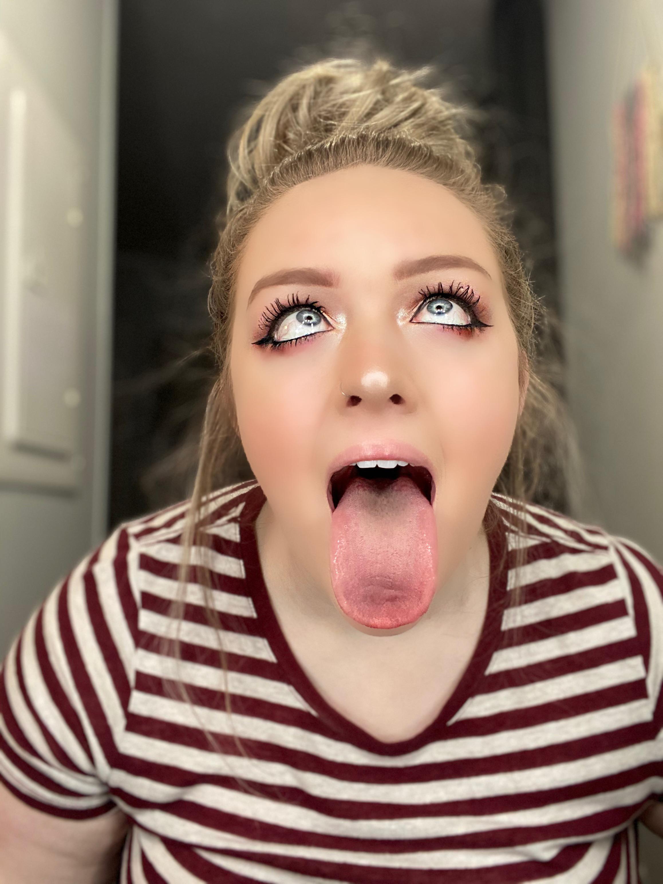 I love my big tongue, DMs welcome! | Scrolller