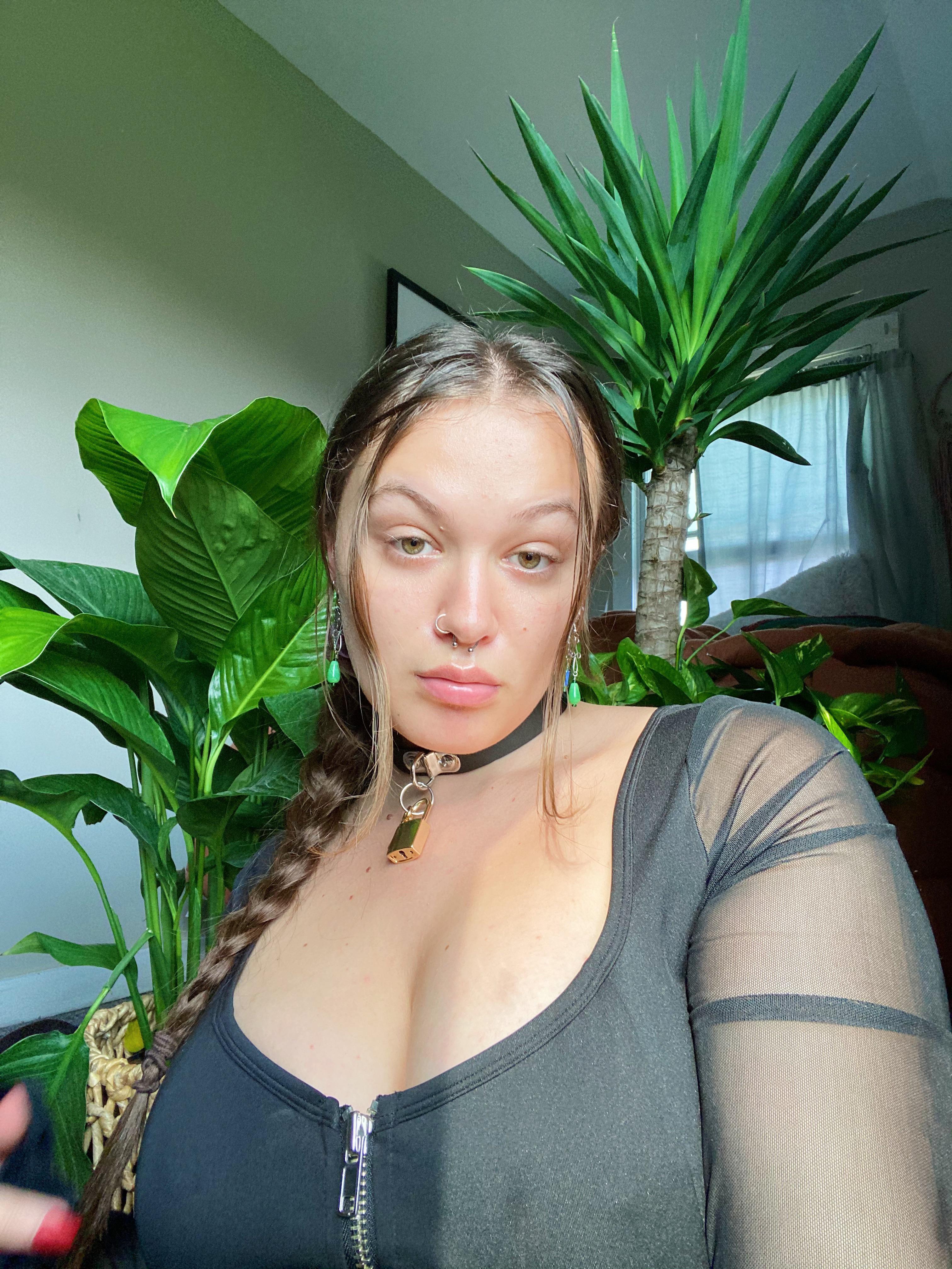 I love this lock and key choker on my neck | Scrolller