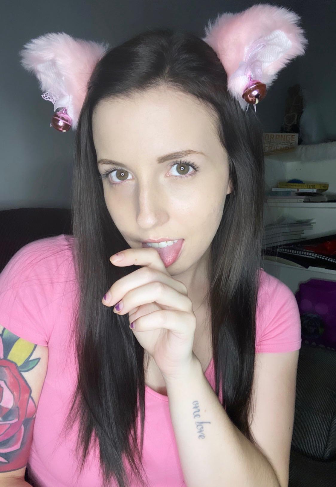 I’m a pretty kitty | Scrolller