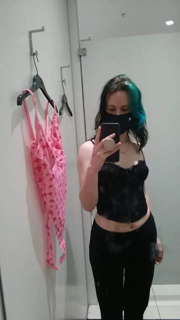 I’m getting changed | Scrolller