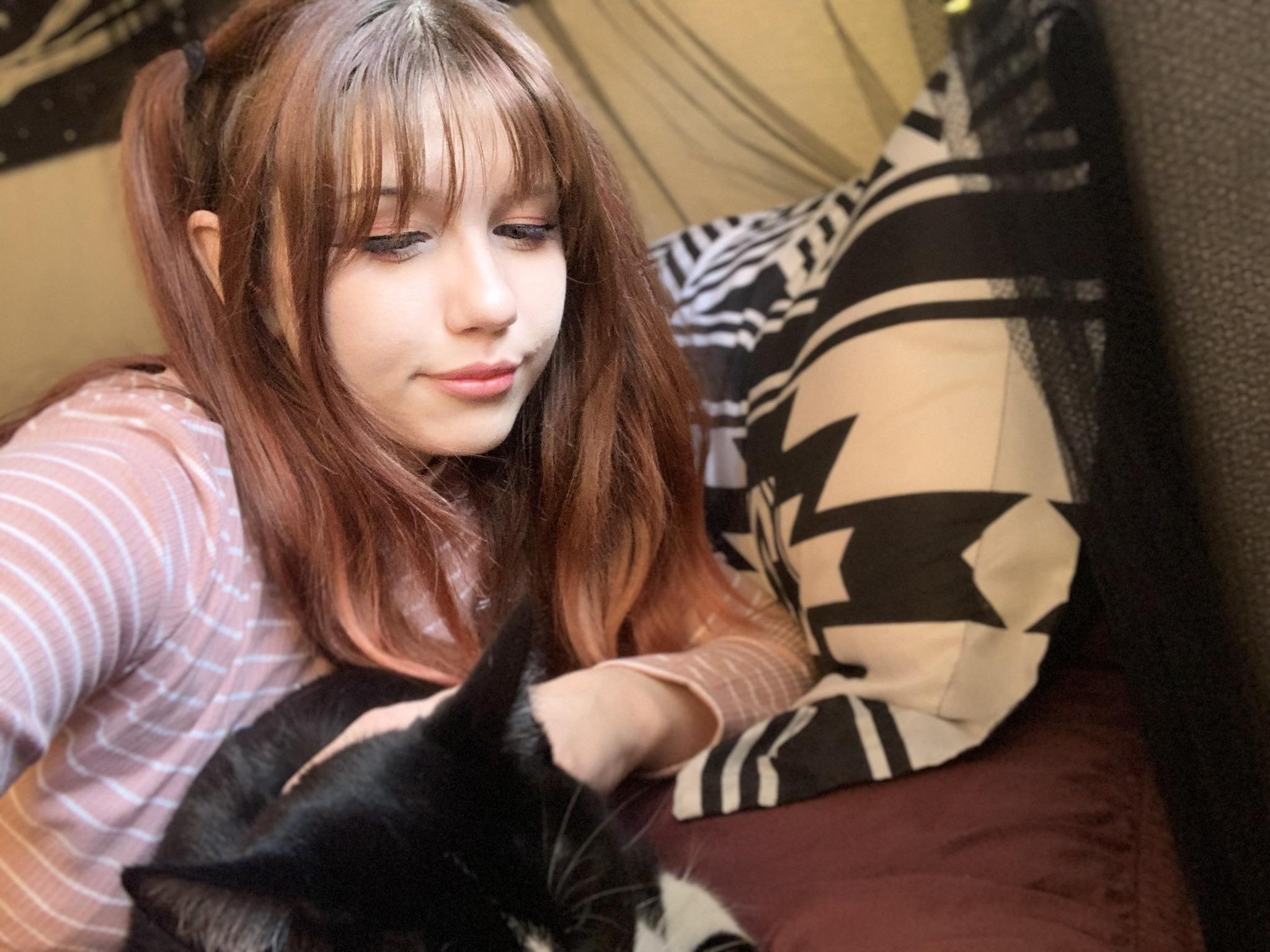 I’m v curious because I’m socially inept | Scrolller