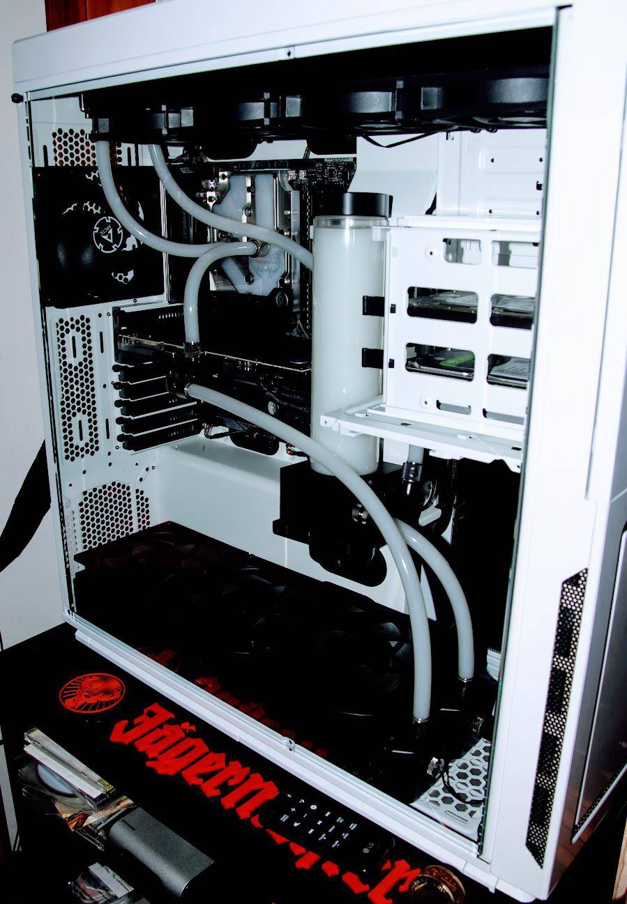I made a glass panel for my Enthoo Primo White case (+ some Water loop changes) | Scrolller