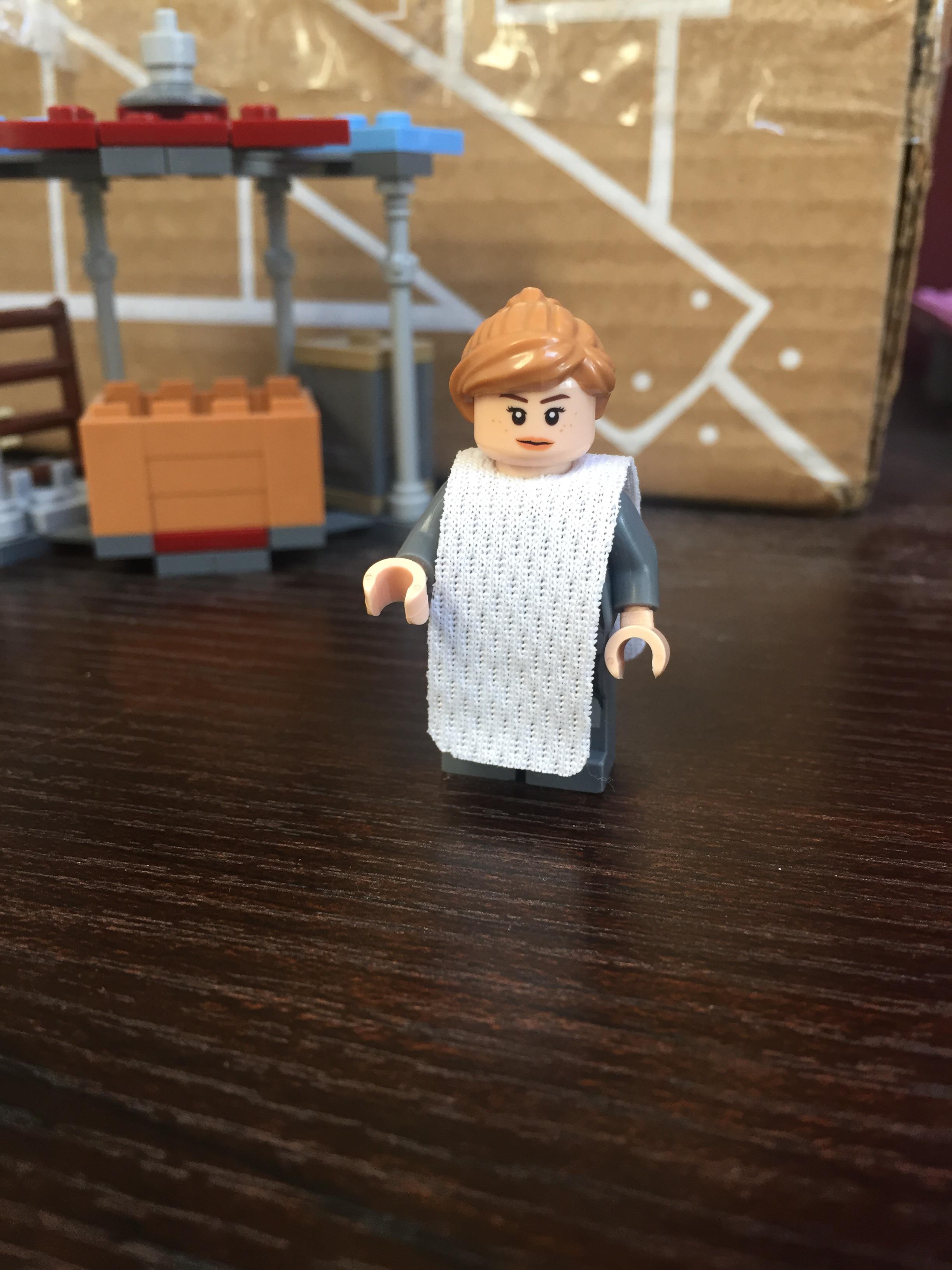 I made Abnegation Beatrice in LEGO! | Scrolller