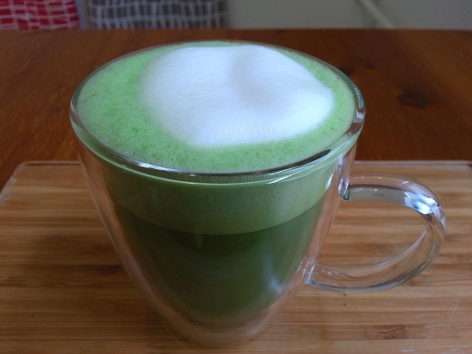 I made myself a very pretty matcha latte with foamed oat milk | Scrolller