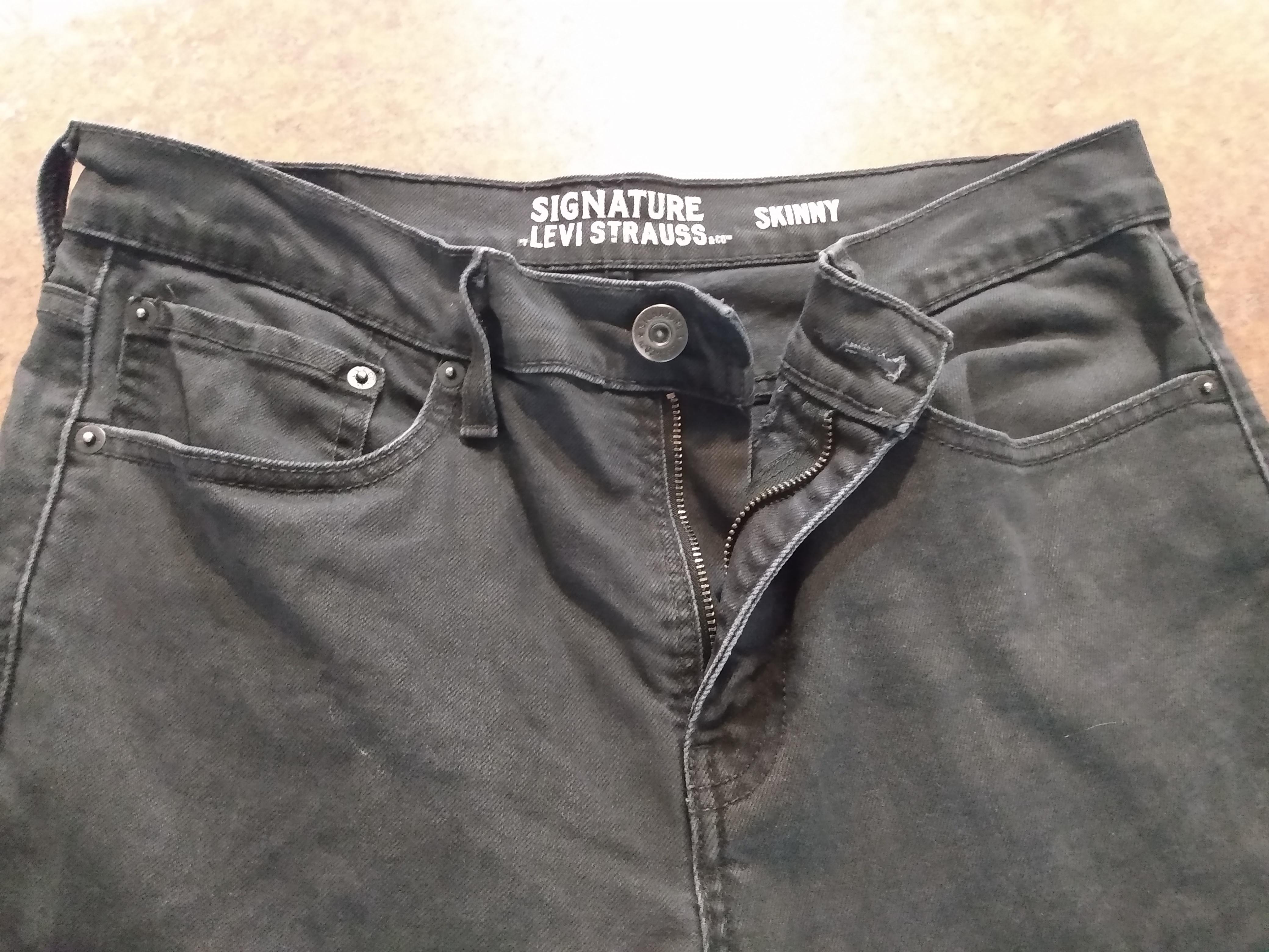 I need help IDing and finding these Levi's jeans | Scrolller