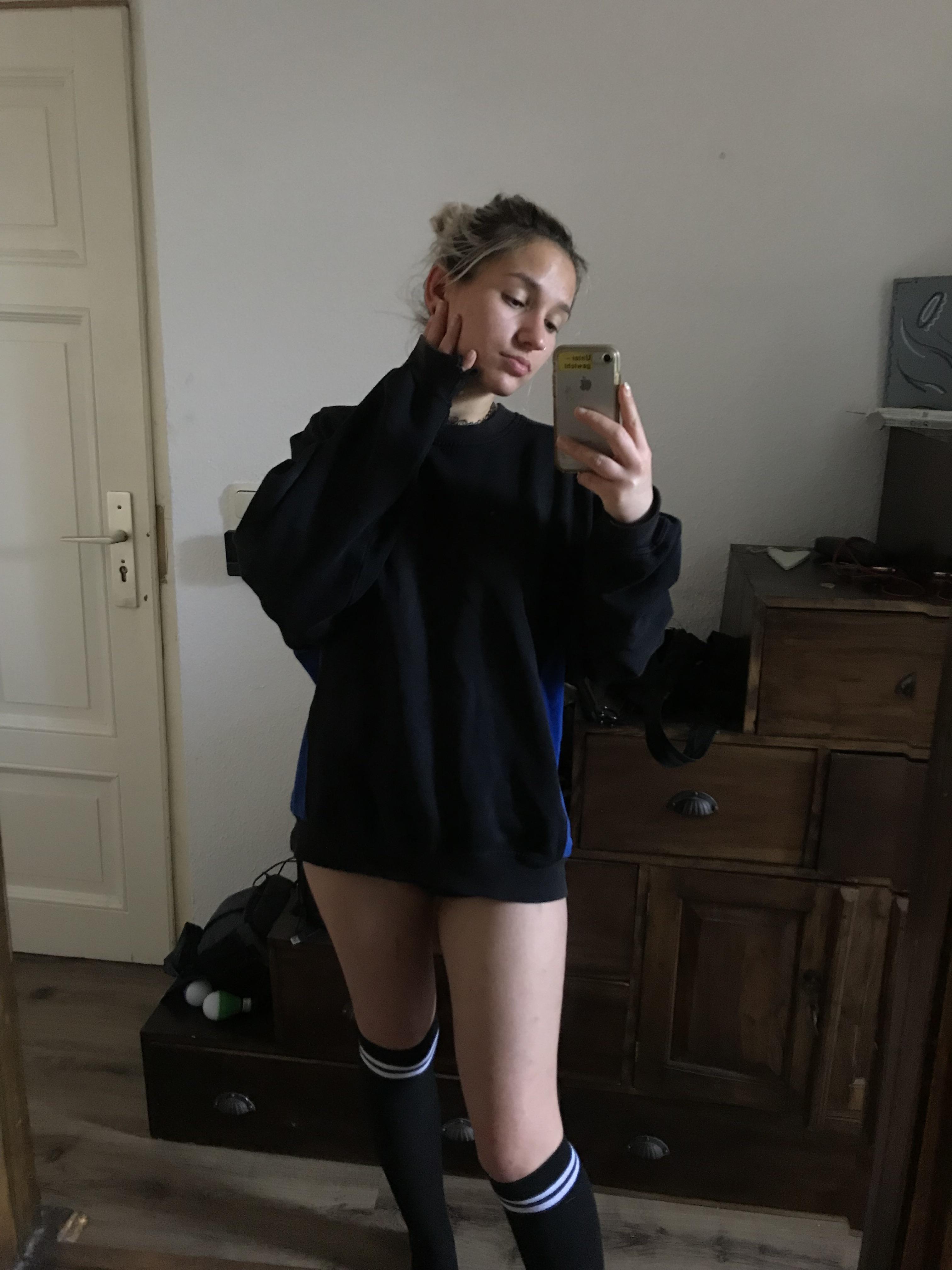 I need some cuddles (f23) | Scrolller