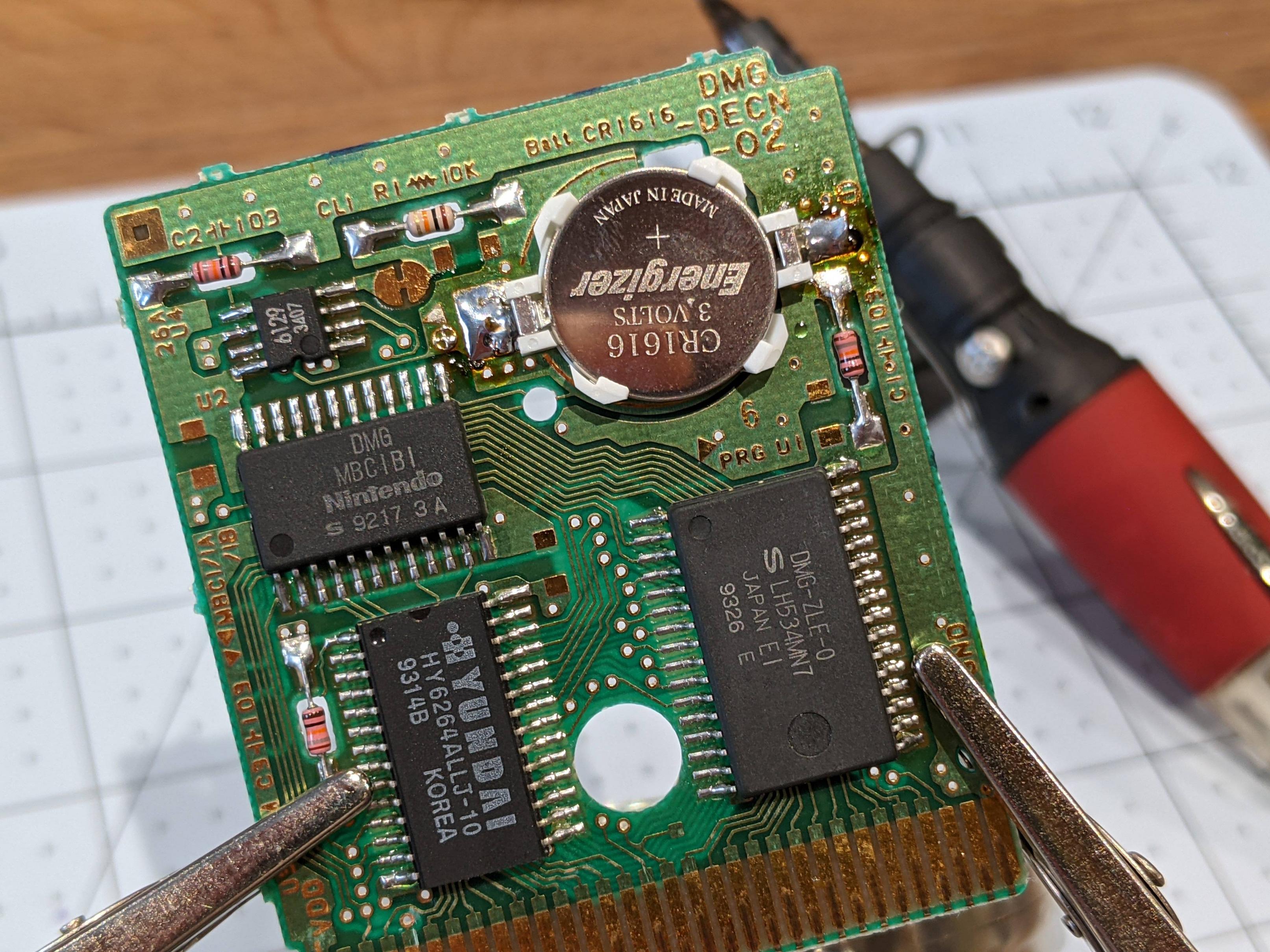 I replaced the battery with a holder in my Zelda Cartridge | Scrolller