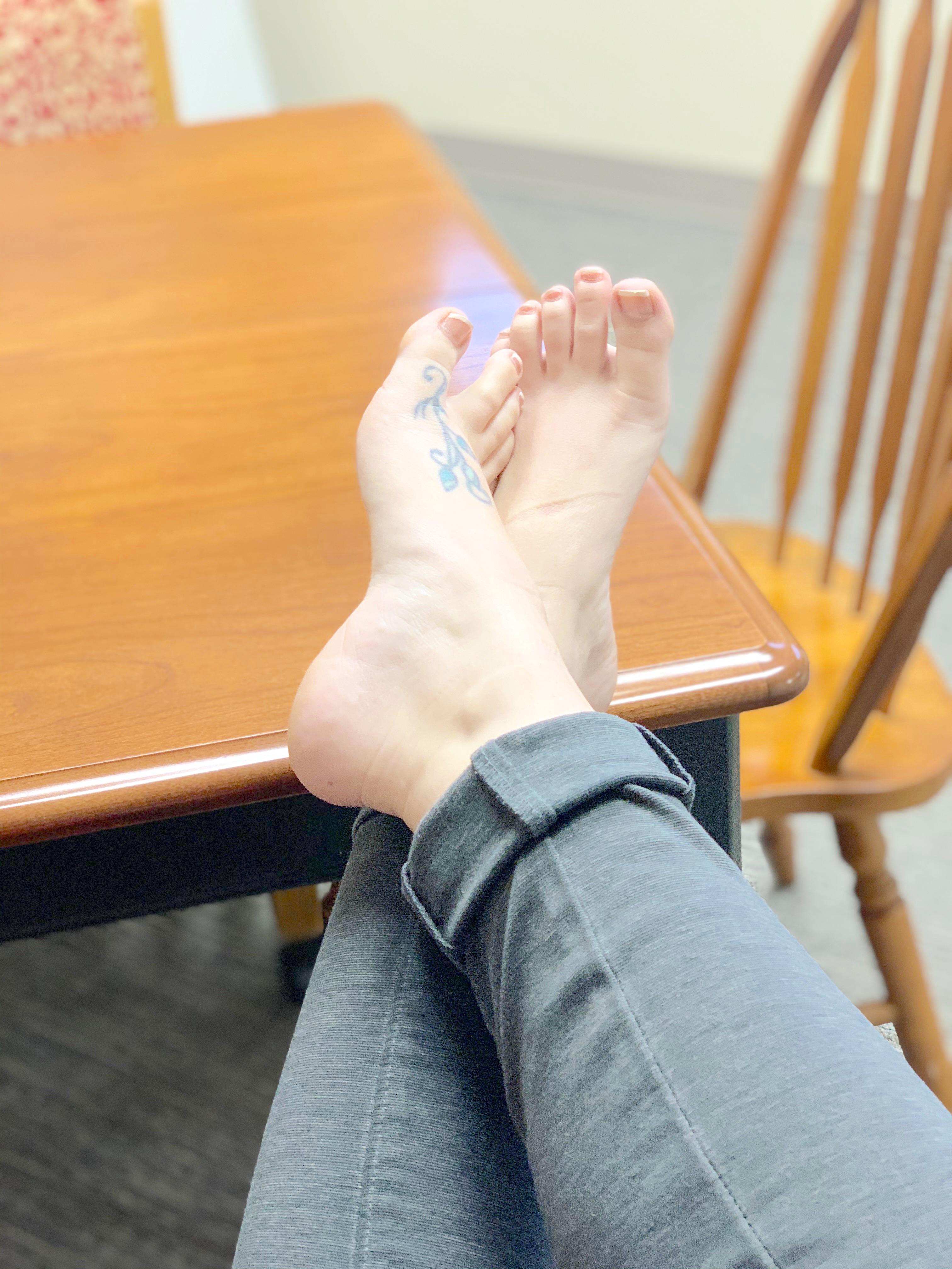 I spend almost everyday barefoot at work 🥰 | Scrolller