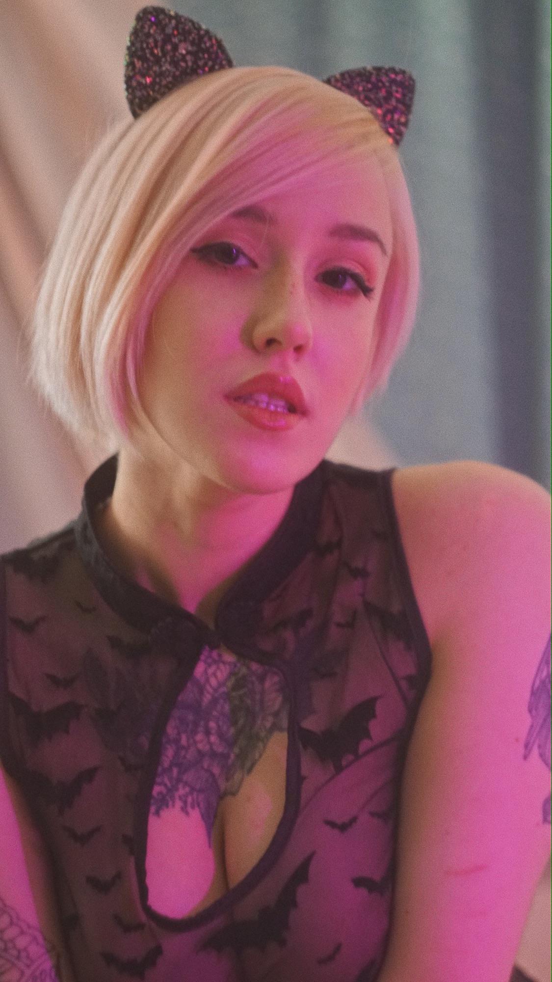 I think I’m cute... still horny though | Scrolller