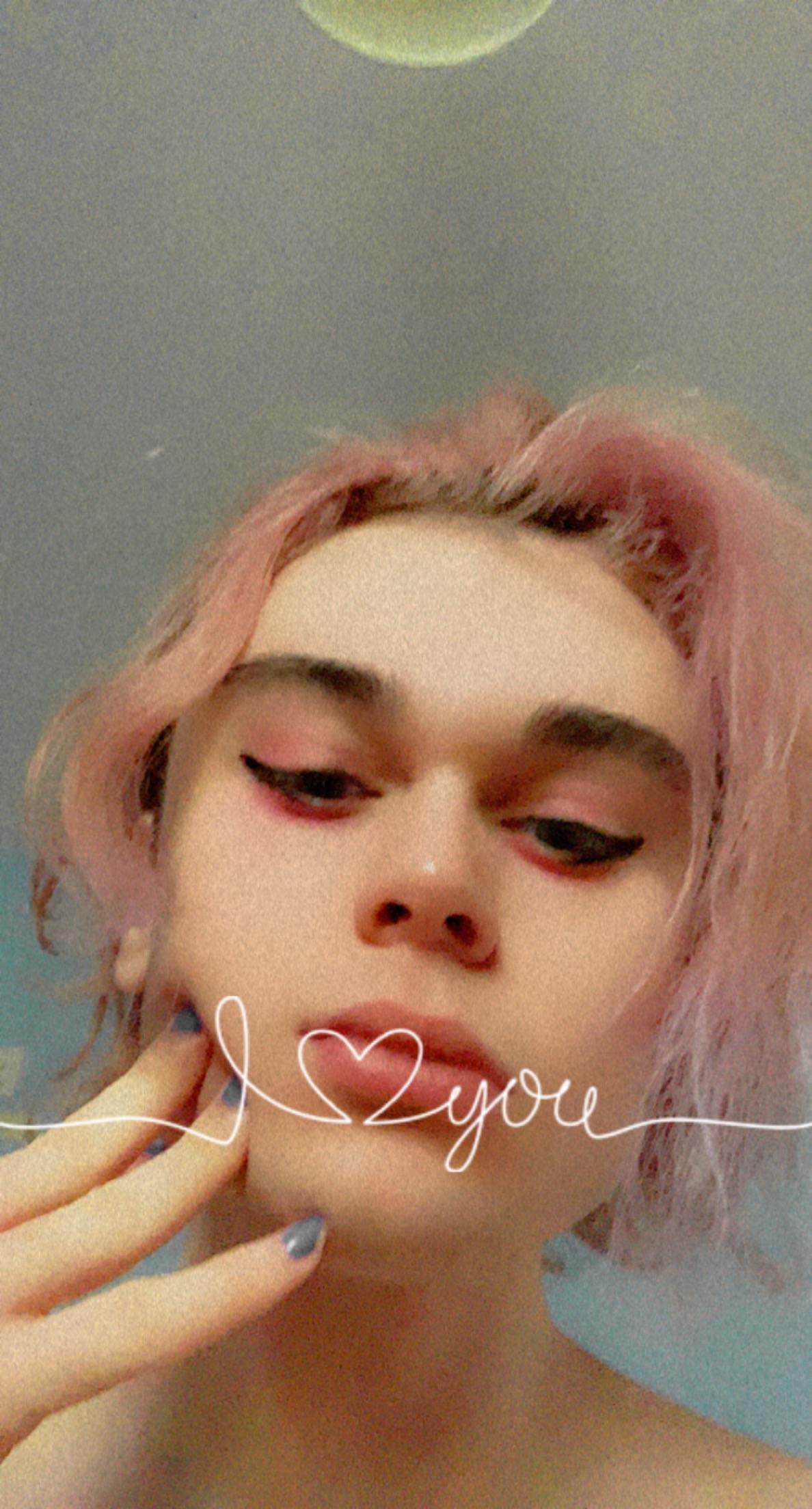 i think i’m getting better at doing makeup:’)💕 | Scrolller