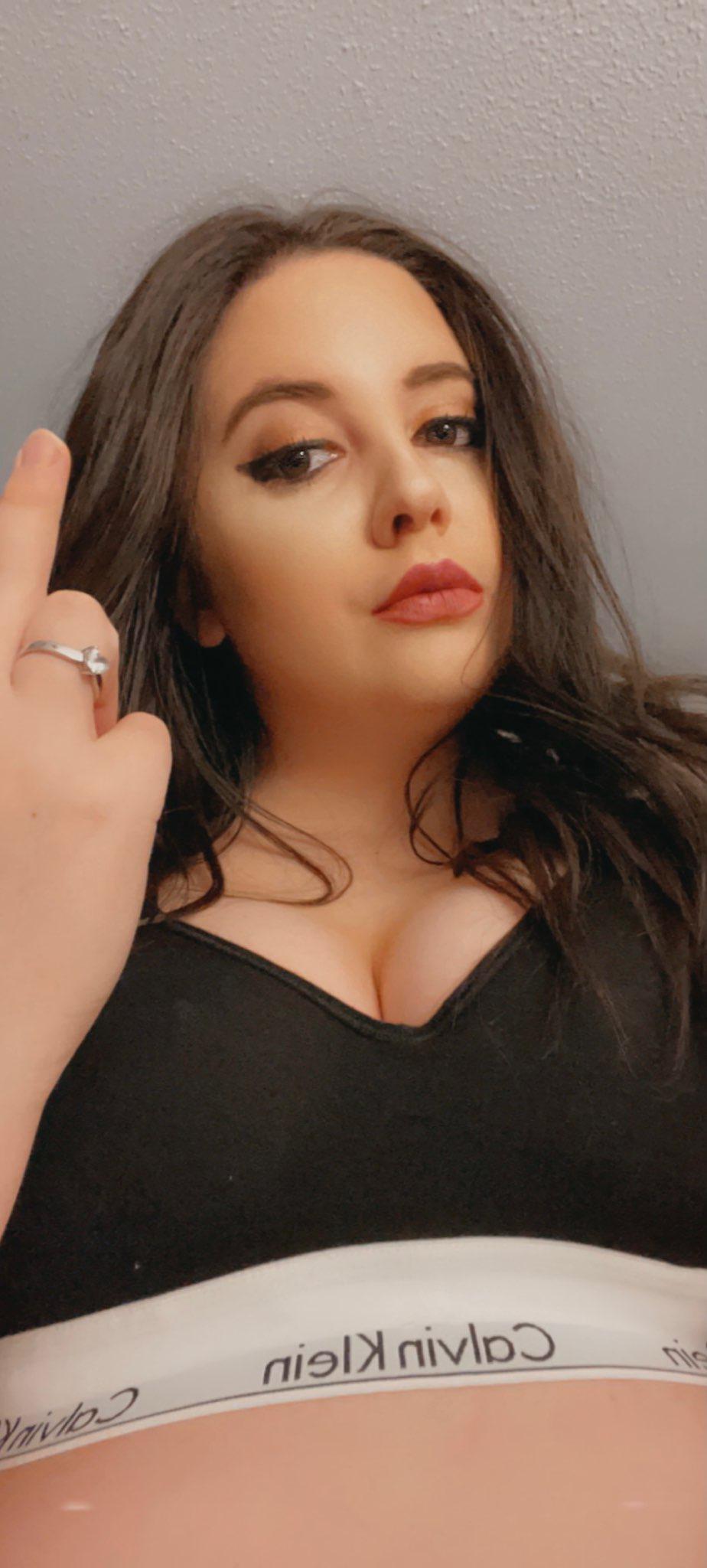 I think my calvins small for my boobies 😈 | Scrolller