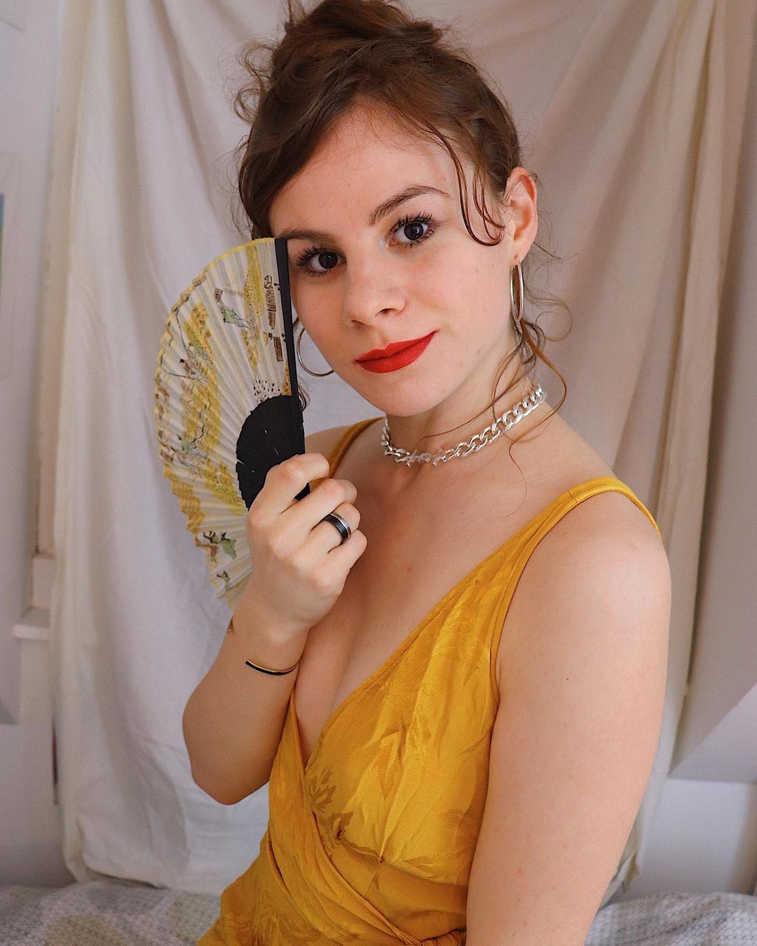 I think yellow is her best colour | Scrolller