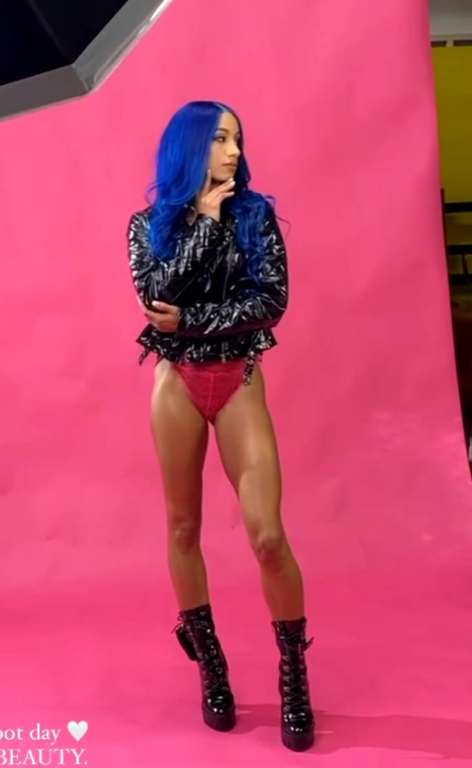 I wanna lick her thighs | Scrolller