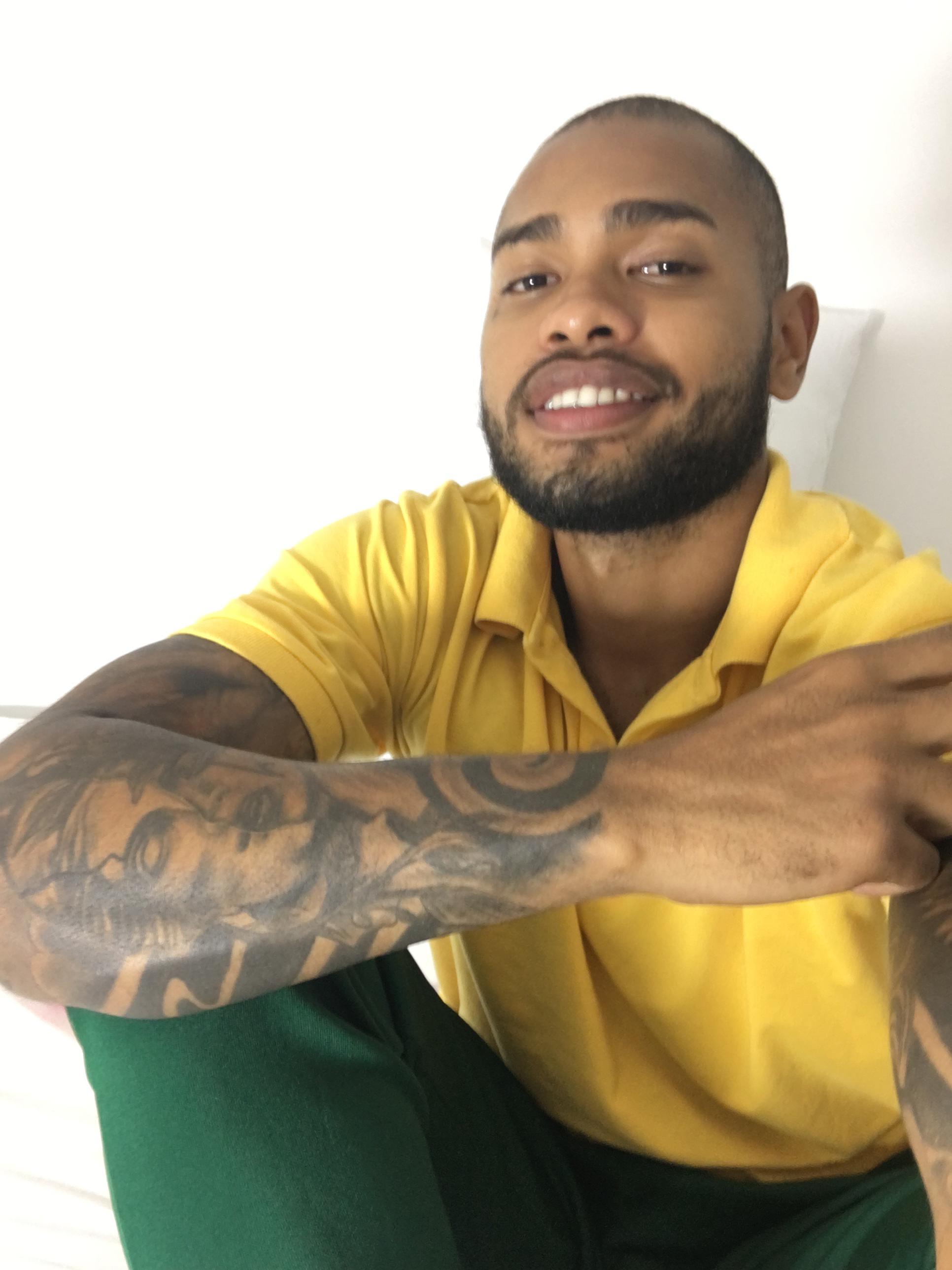 I want to meet people from around the globe | Scrolller