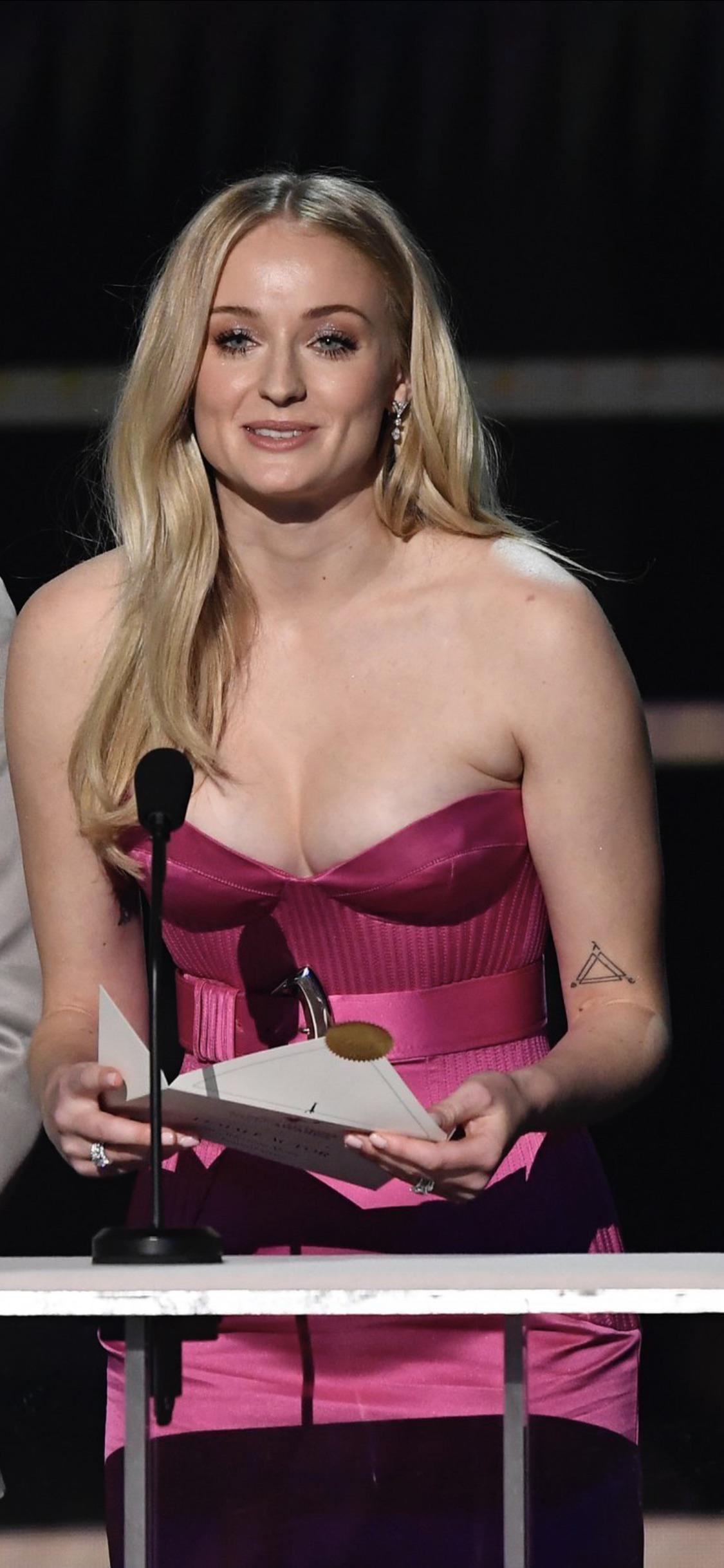 I want to squeeze those tits | Scrolller