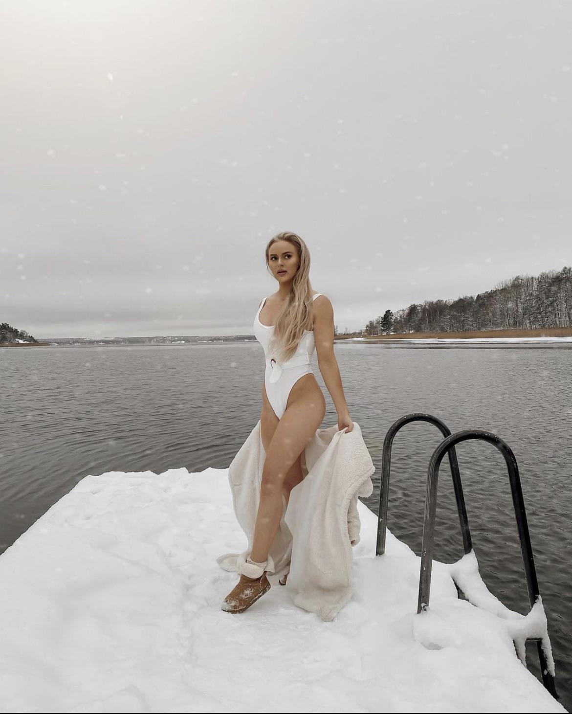 Ice bath | Scrolller