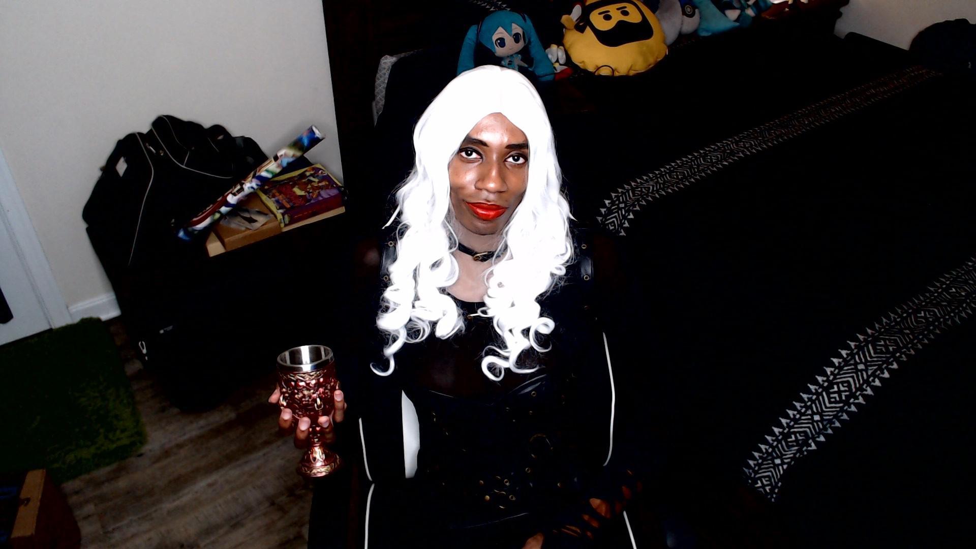 Ice Queen turned Goth Mistress | Scrolller