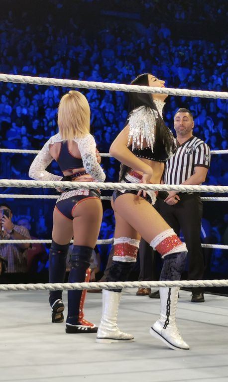 Iconic pose | Scrolller