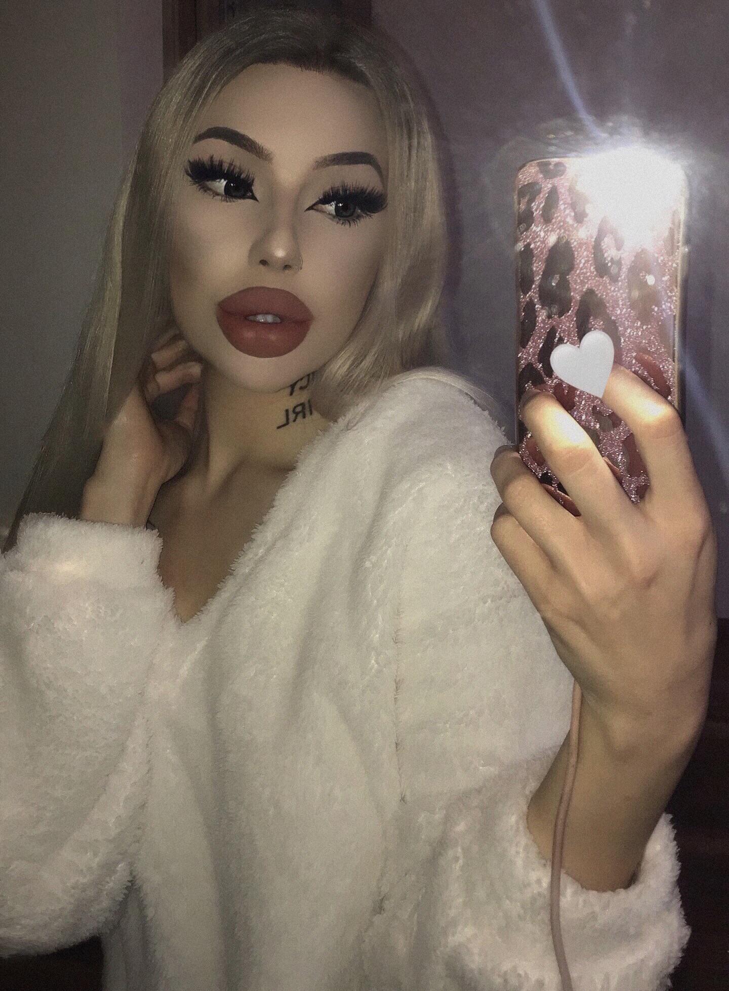 icy girl🍦🤍 | Scrolller