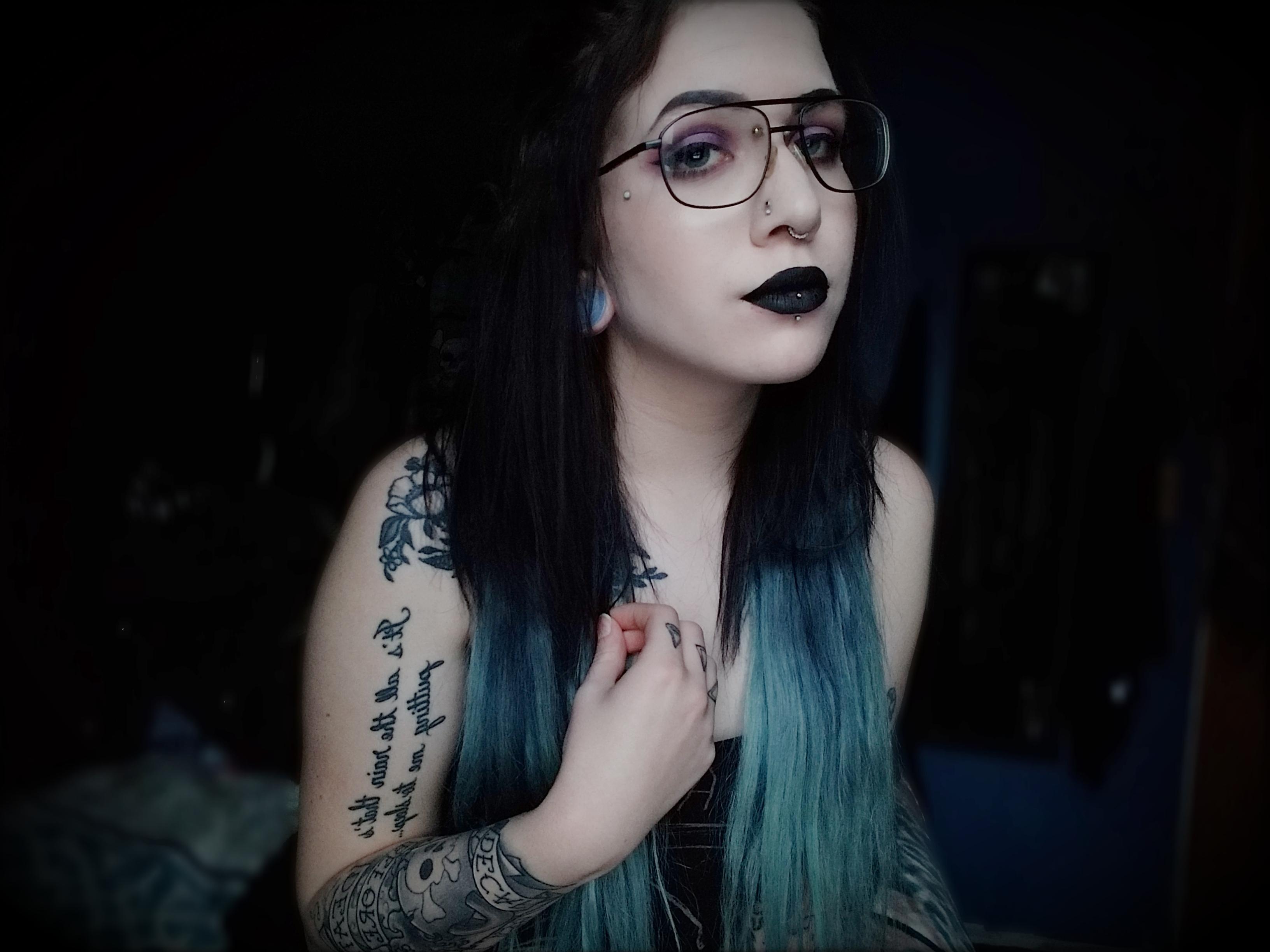 Icy, month old pic 🌚🖤 | Scrolller