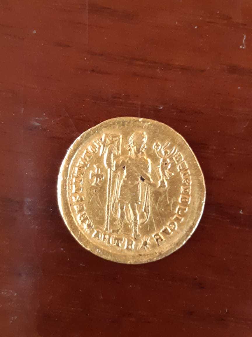 Identification and possible value please. | Scrolller