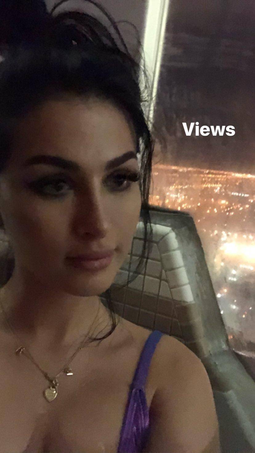 If only she post full body pic | Scrolller