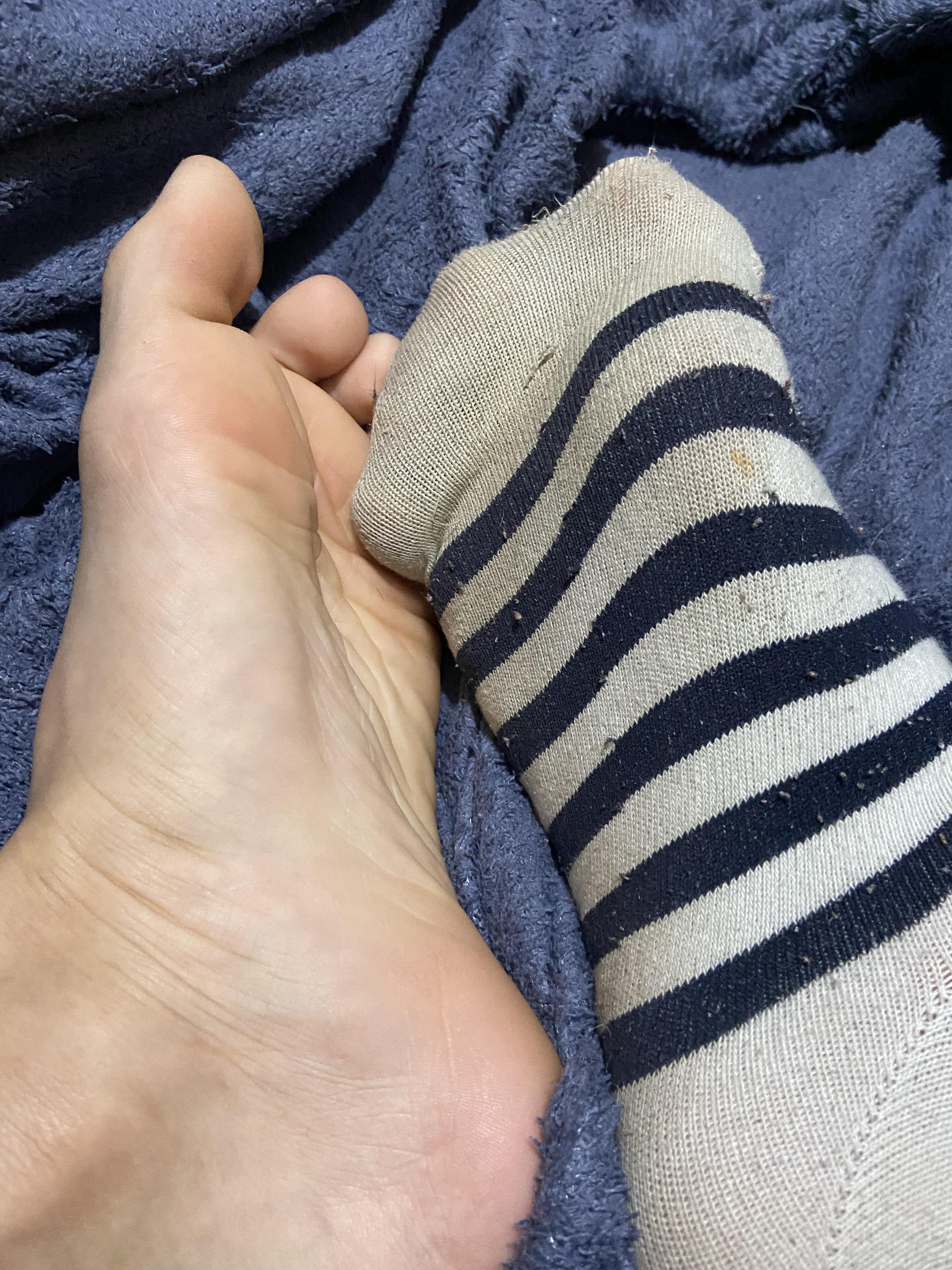 if the sock is that dirty, imagine how they smell 😈😋 | Scrolller