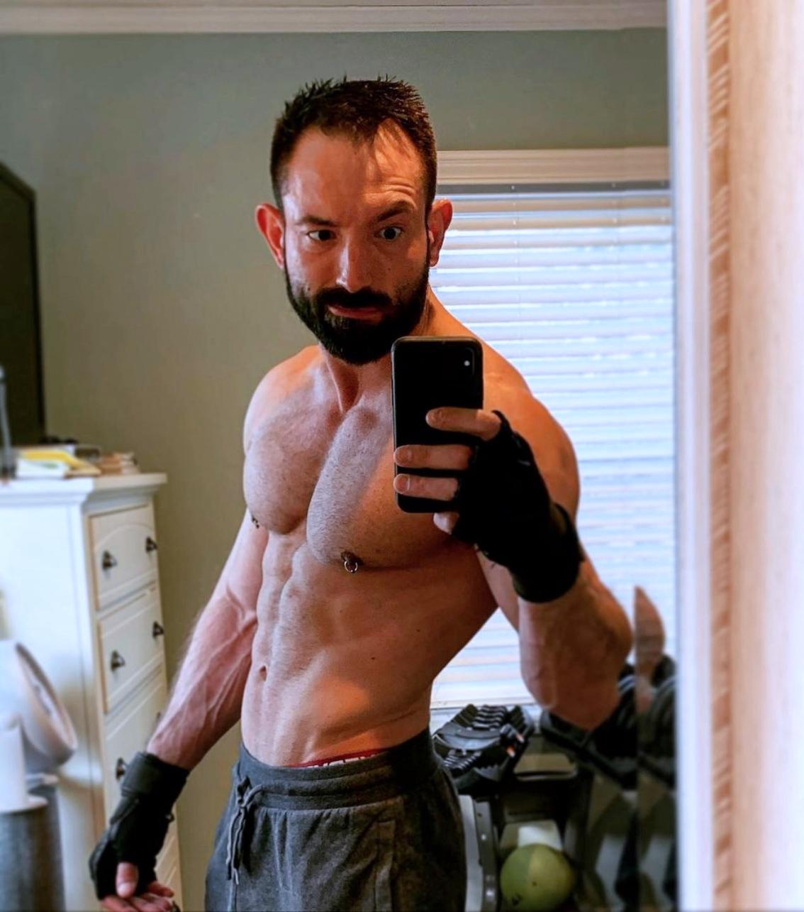 Ignore my face, I look like a madman | Scrolller