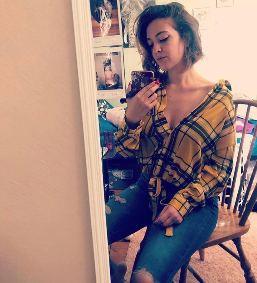 (IKTR) She always knows how to grab my attention | Scrolller