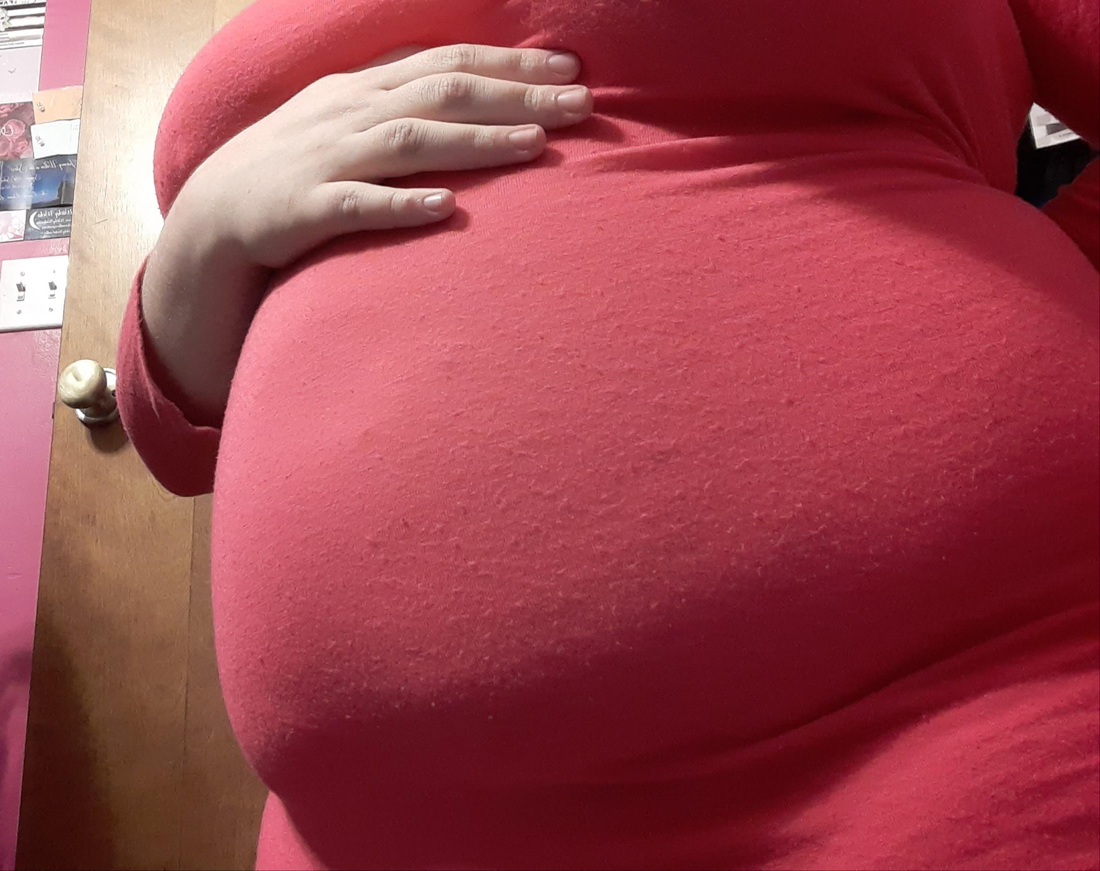 I'm so stuffed I look pregnant | Scrolller