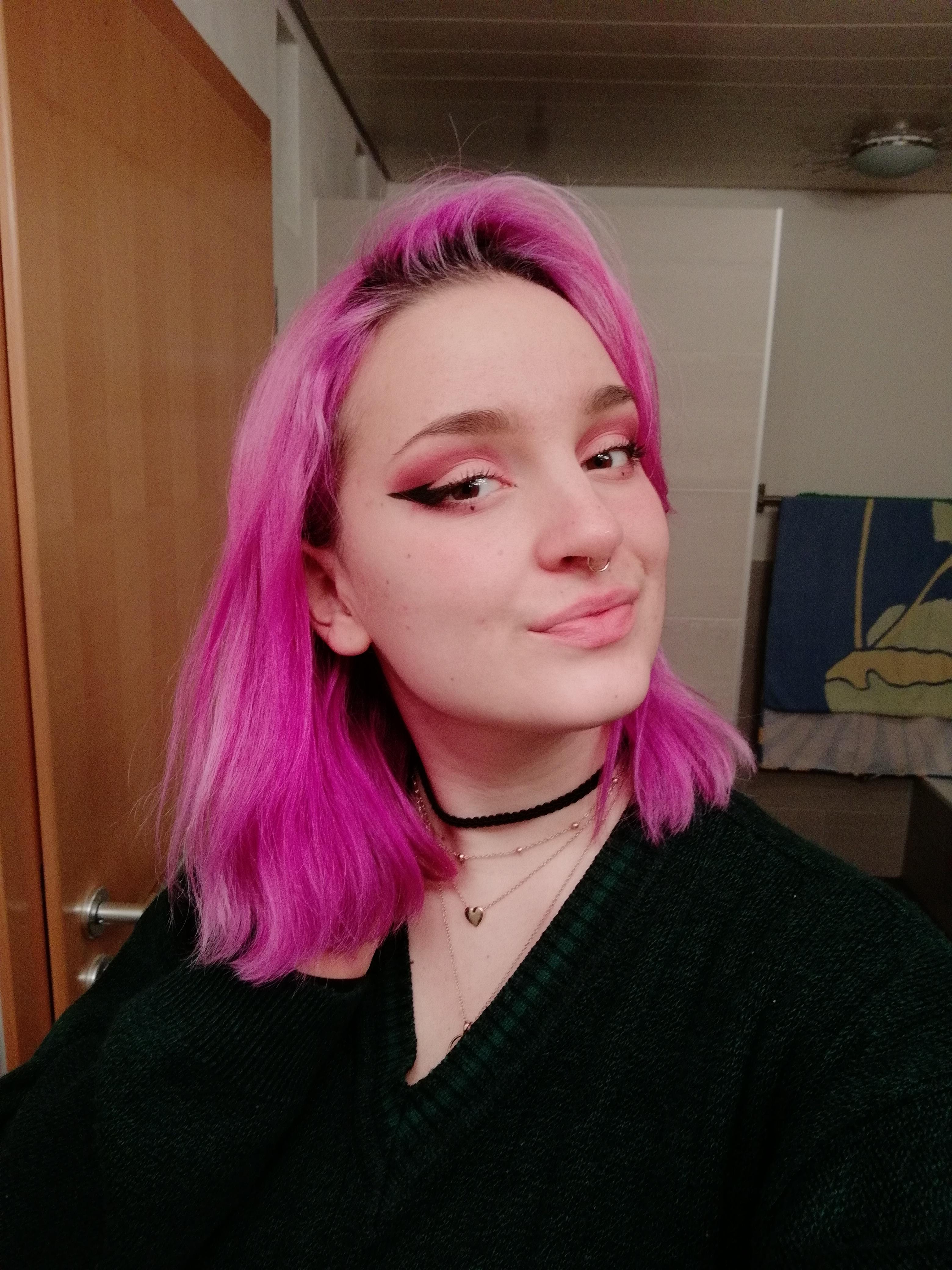 i'm the CEO of taking cute pics while having a mental breakdown hehe | Scrolller