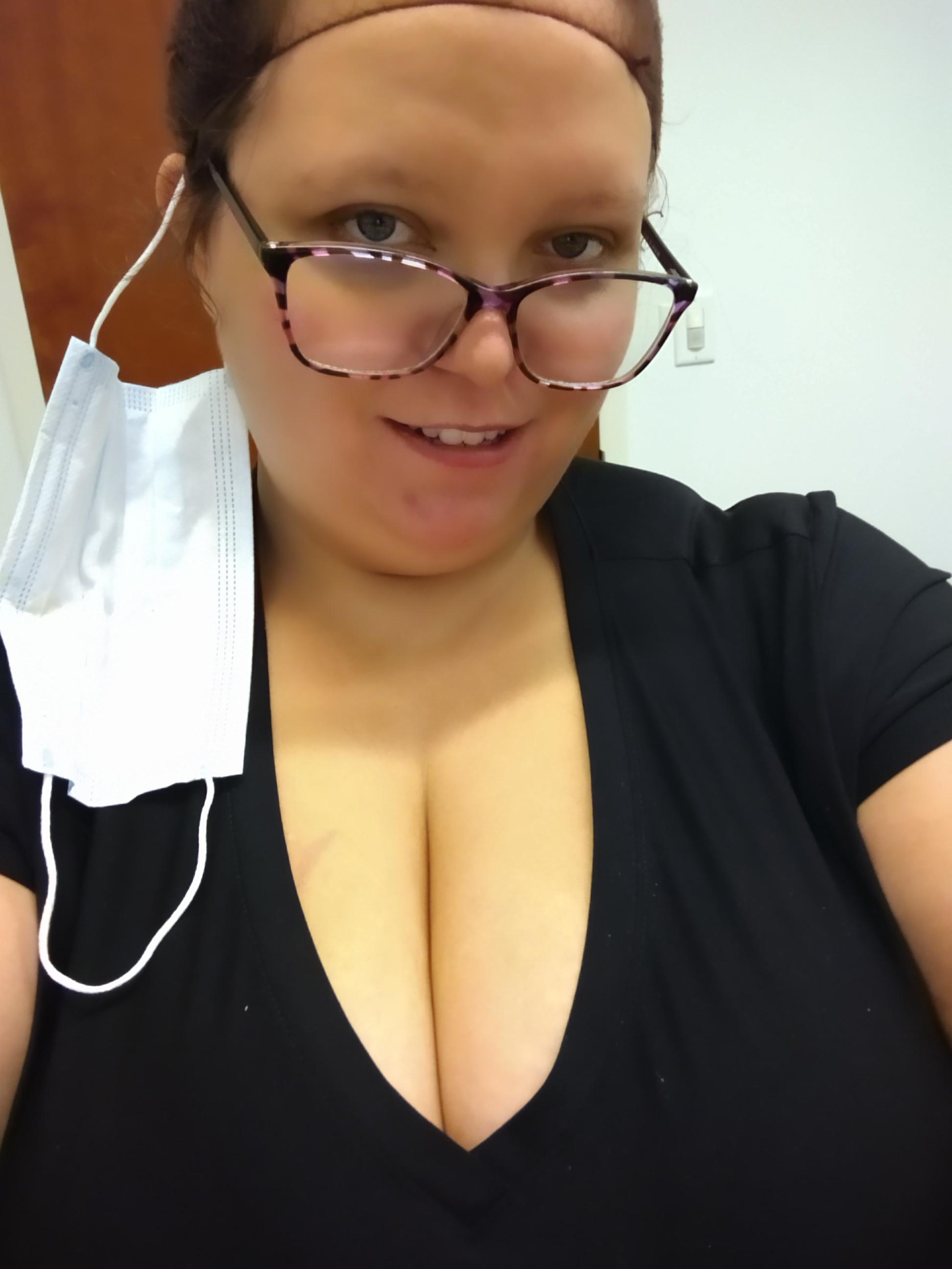 Sexy lunch lady cleavage. | Scrolller