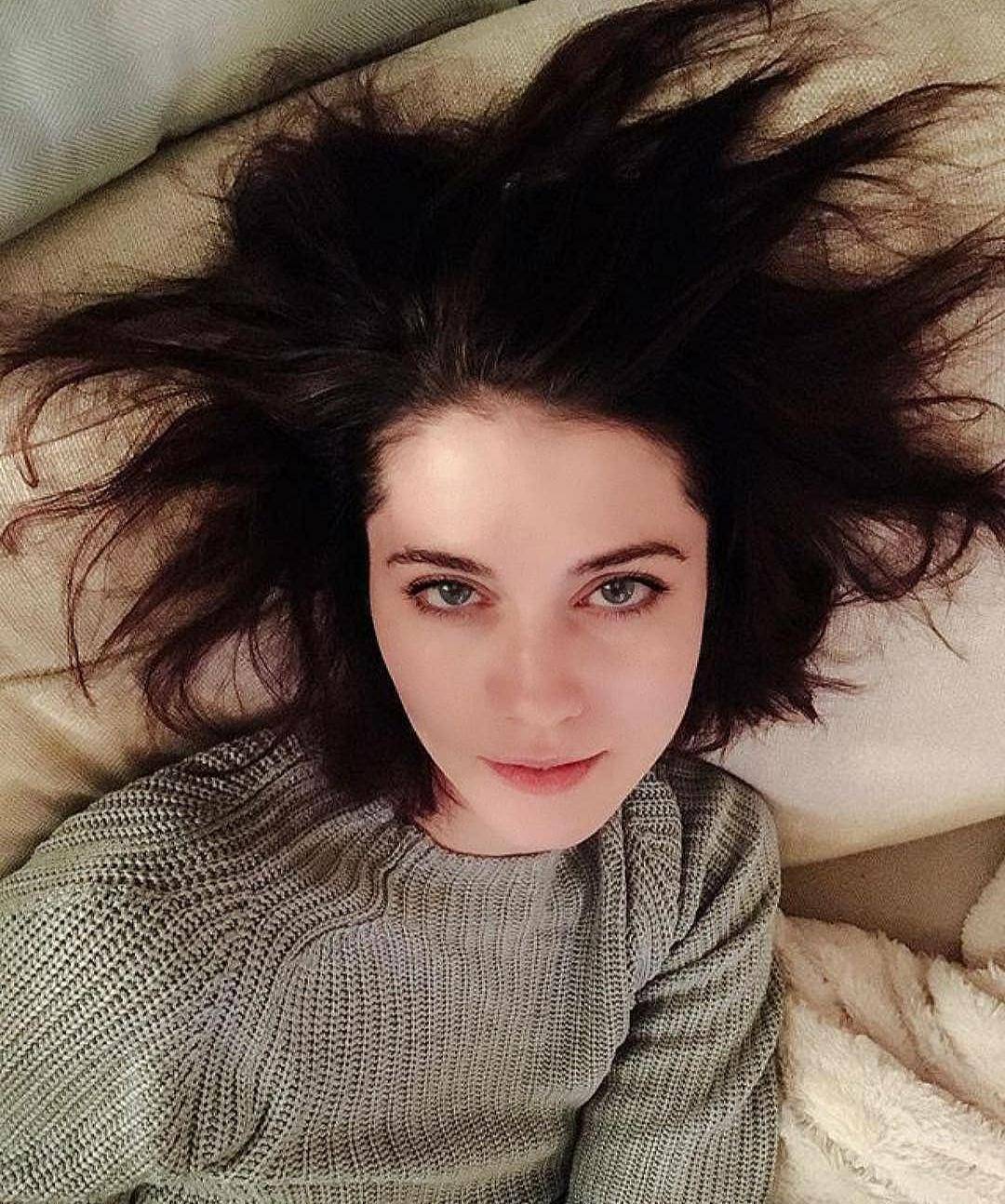 Imagine waking up to her | Scrolller