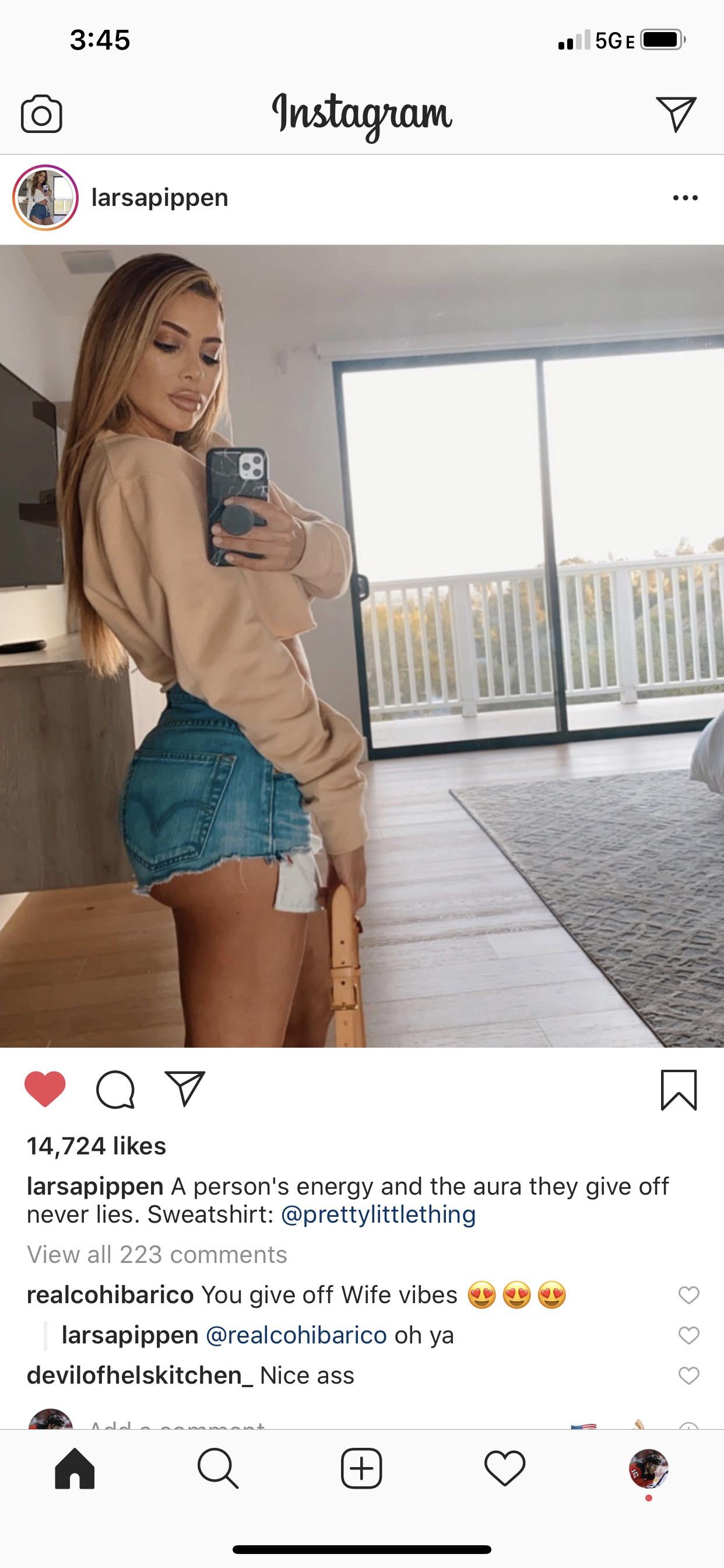 Imagine your mom dressing like this. Jeez what a MILF | Scrolller