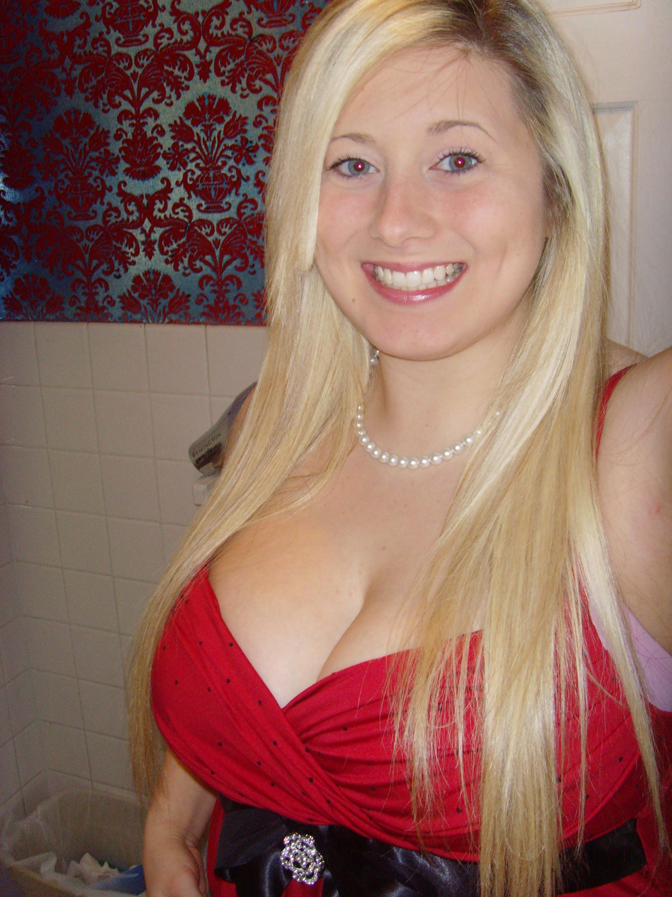 Impressive Cleavage | Scrolller