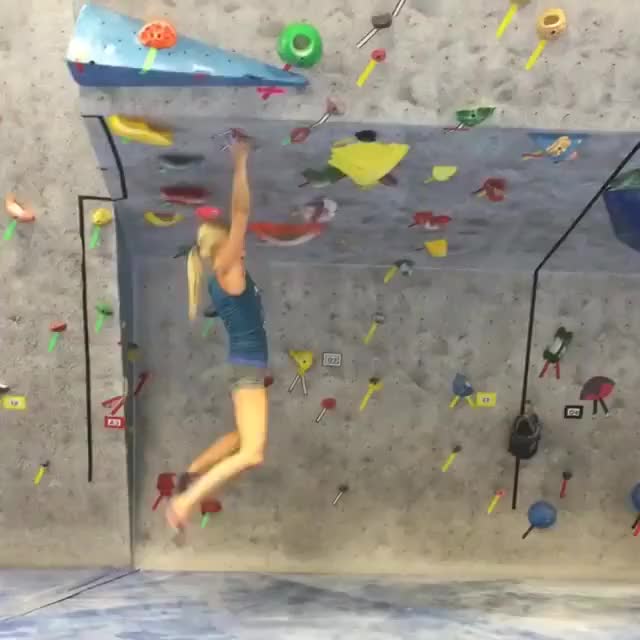 Impressive figure 4 climbing technique | Scrolller
