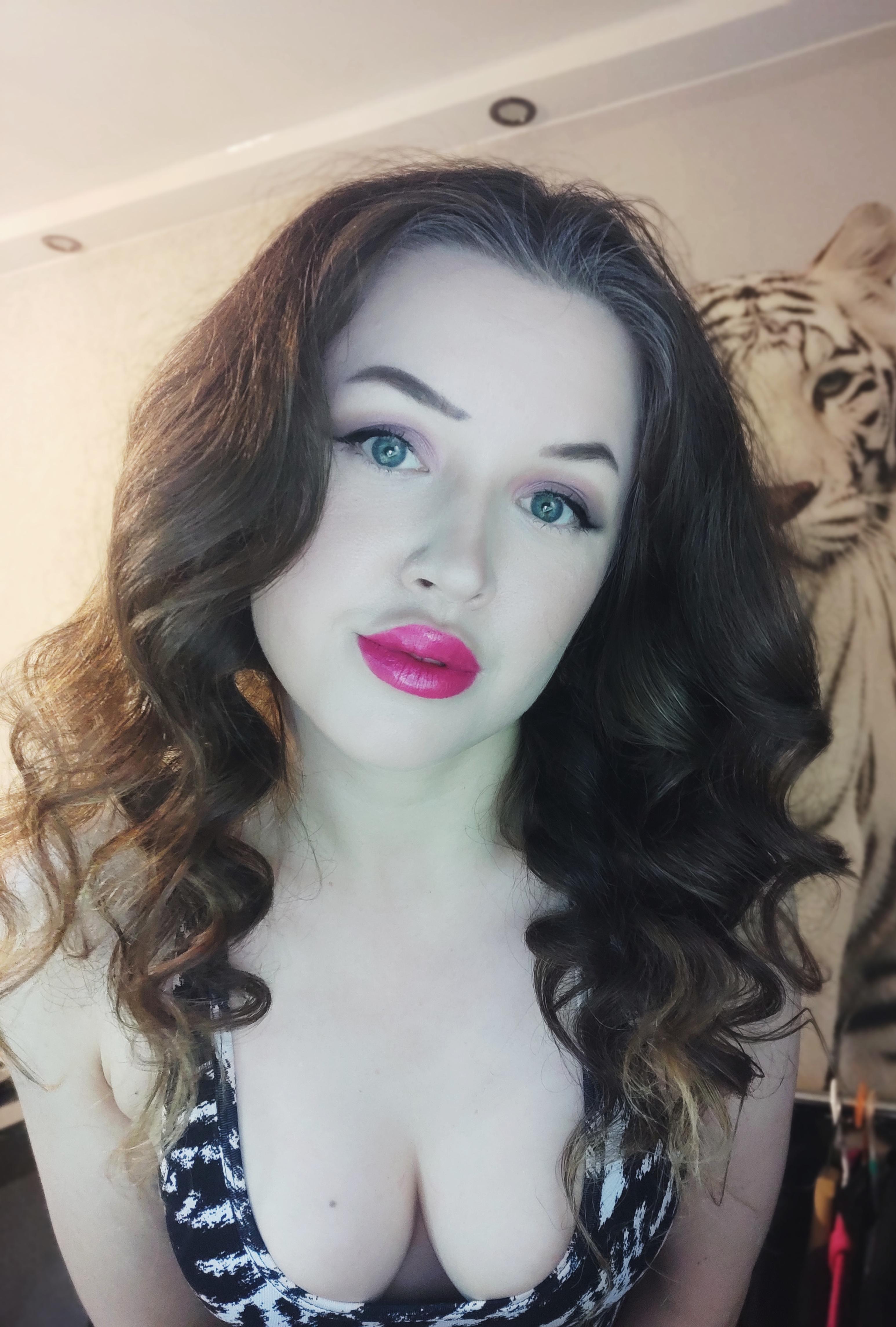 In a flirty mood 💞🥰 | Scrolller