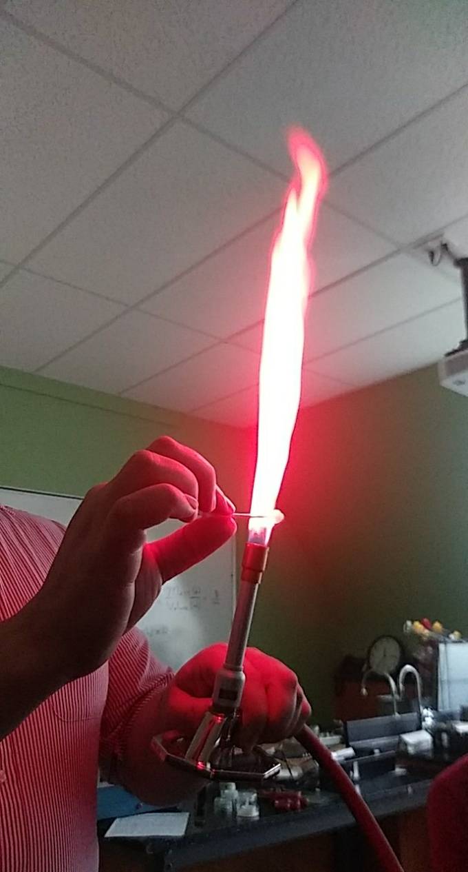 In science class we made colored fire and it was epic | Scrolller