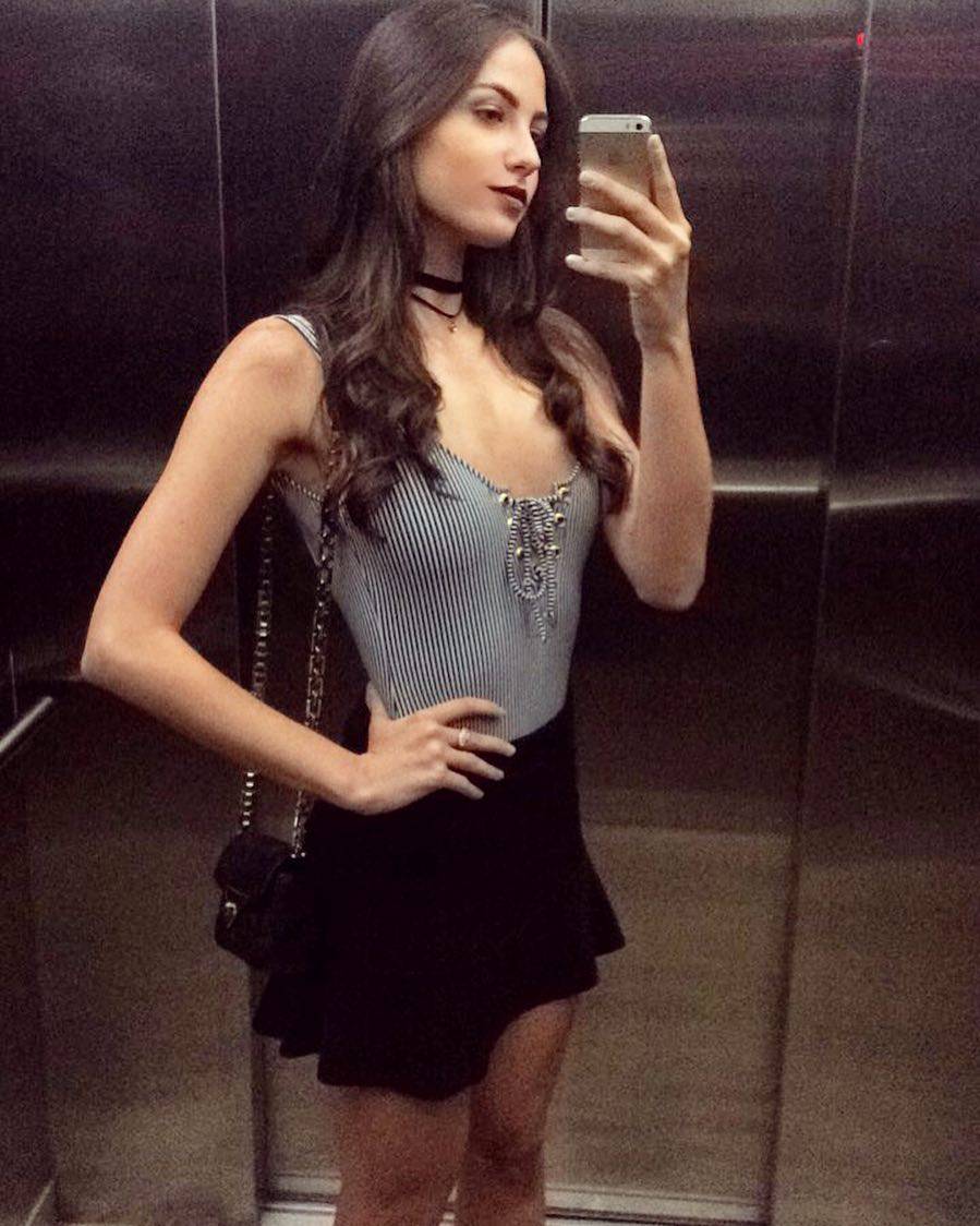 In the elevator | Scrolller