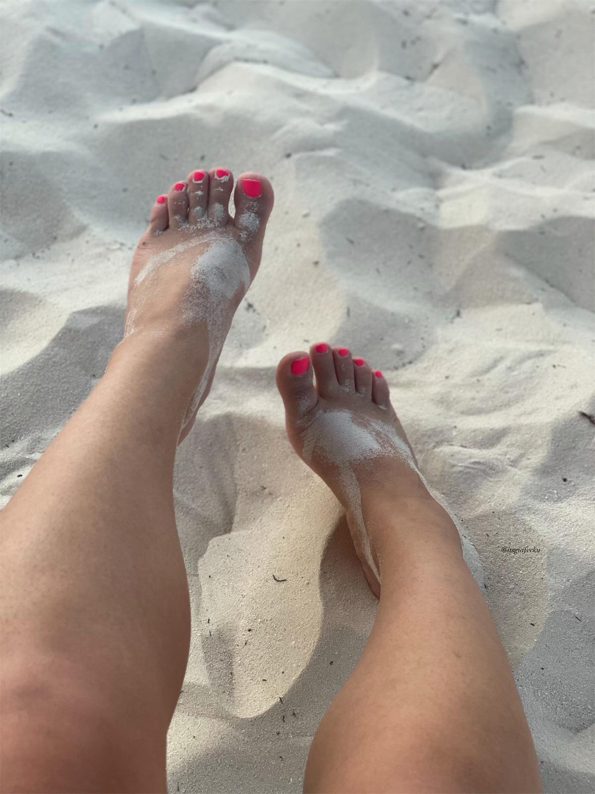 In the sand | Scrolller