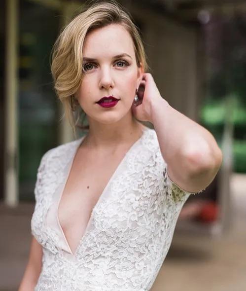 Indie singer Nataly Dawn | Scrolller