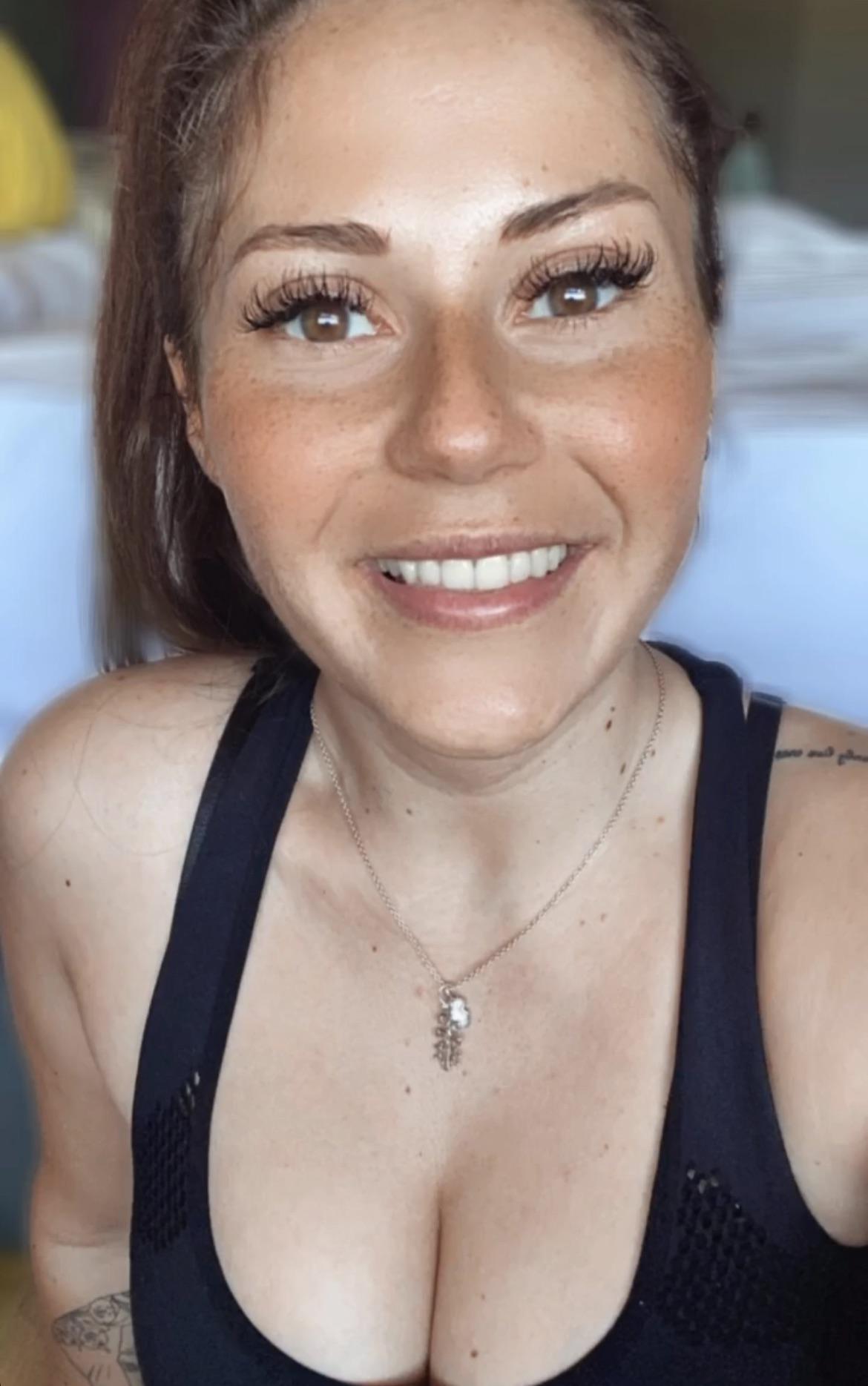 Interesante escote visto en Instagram | Scrolller