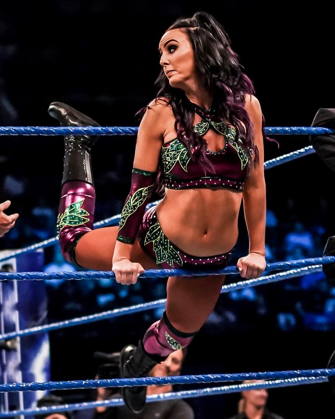 Interesting pose | Scrolller