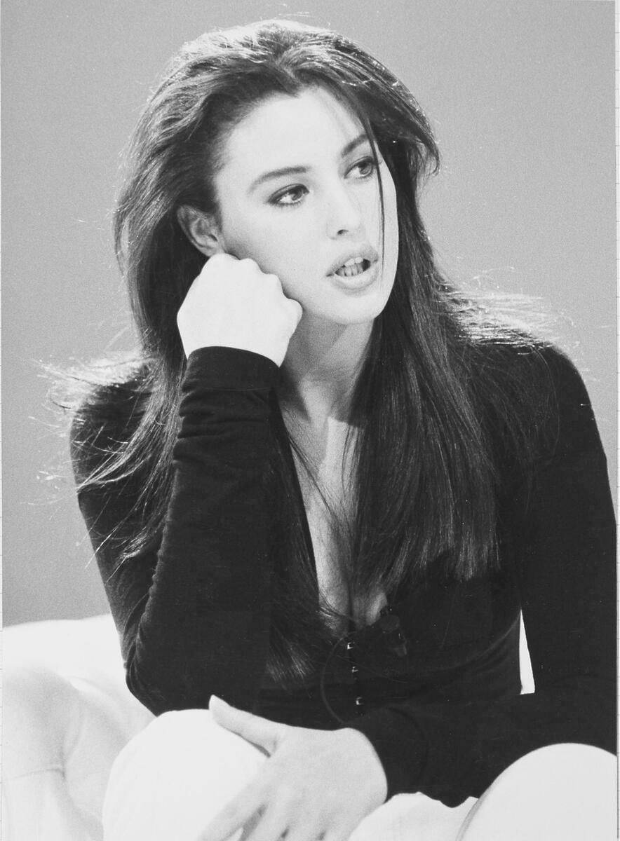 Interview her without stuttering challenge. | Scrolller