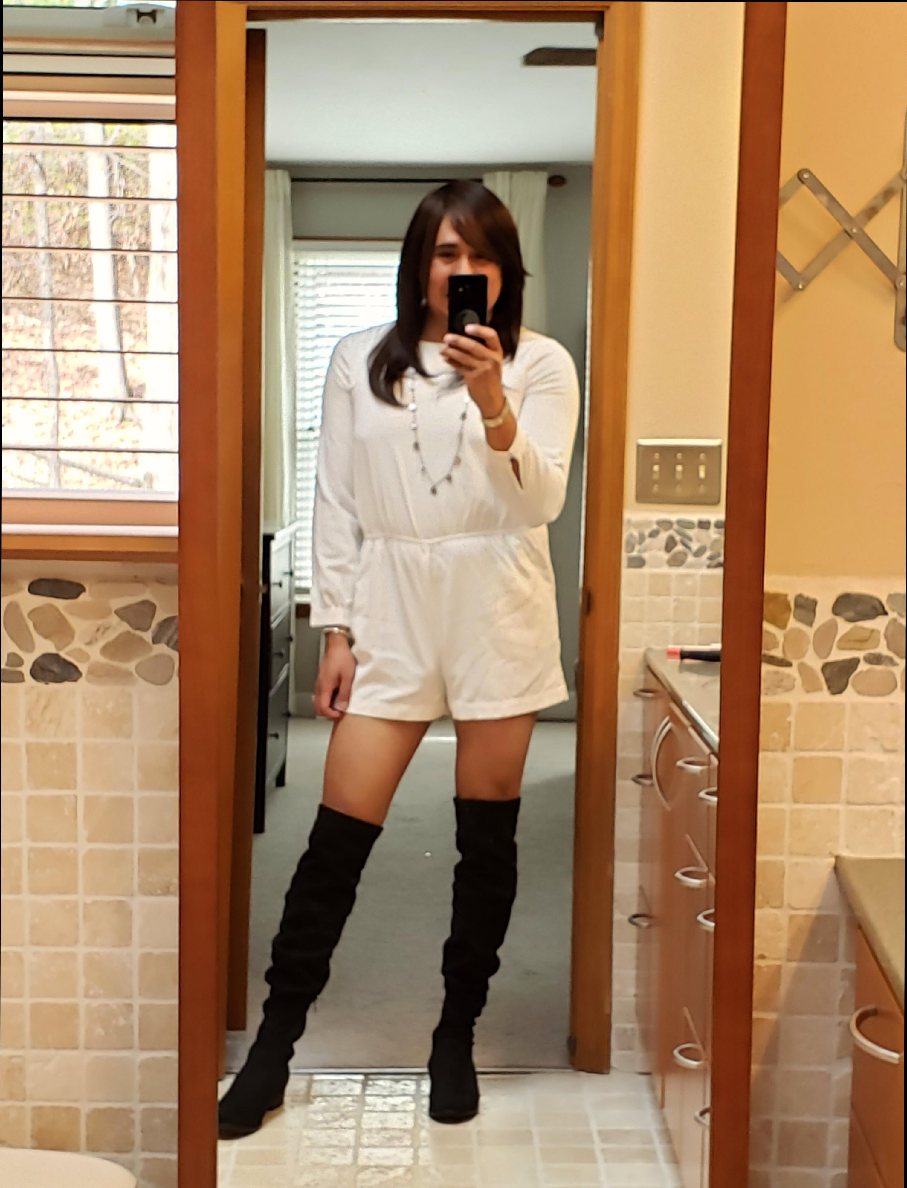 Introducing these cozy boots.. | Scrolller