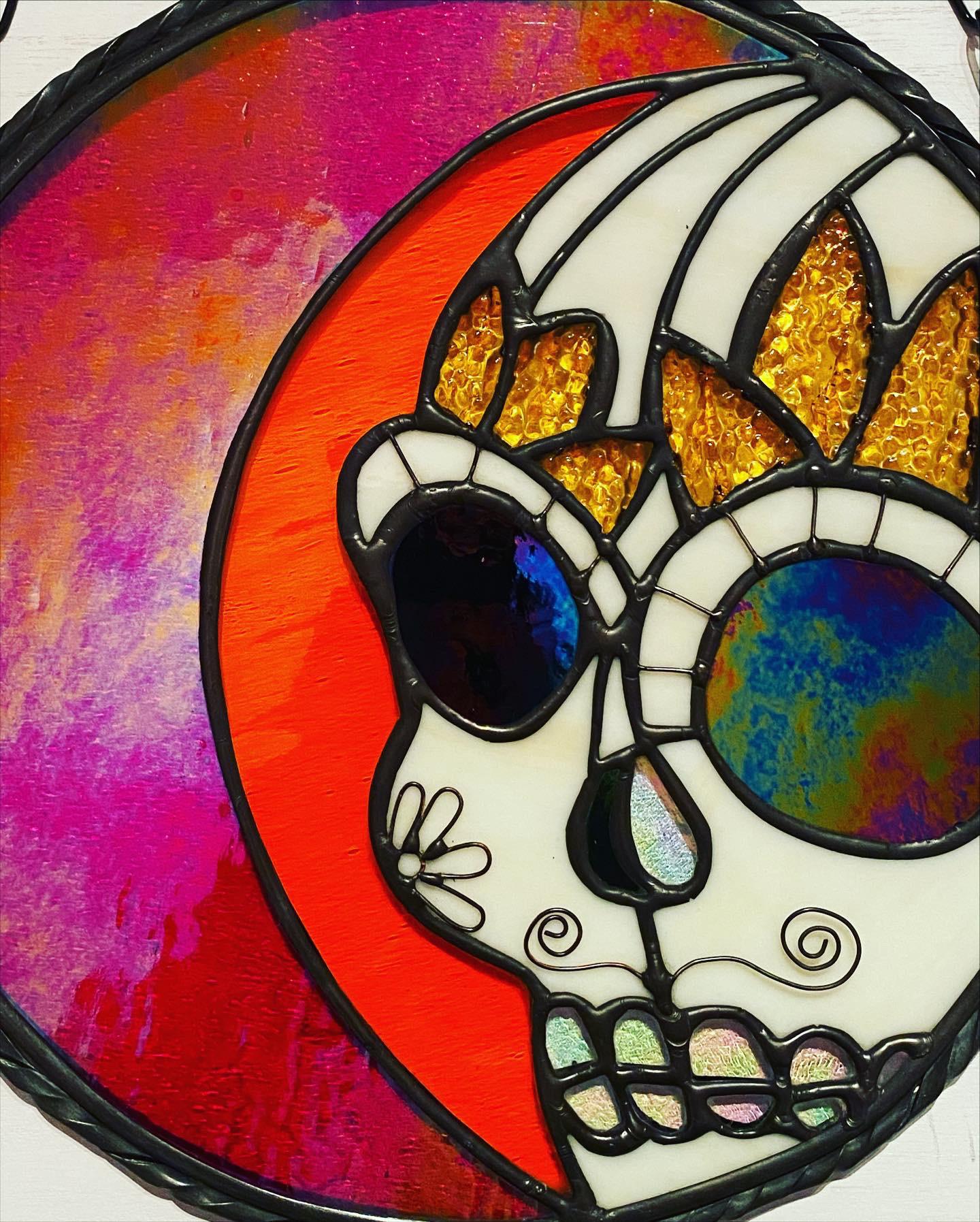 Iridescent skull | Scrolller